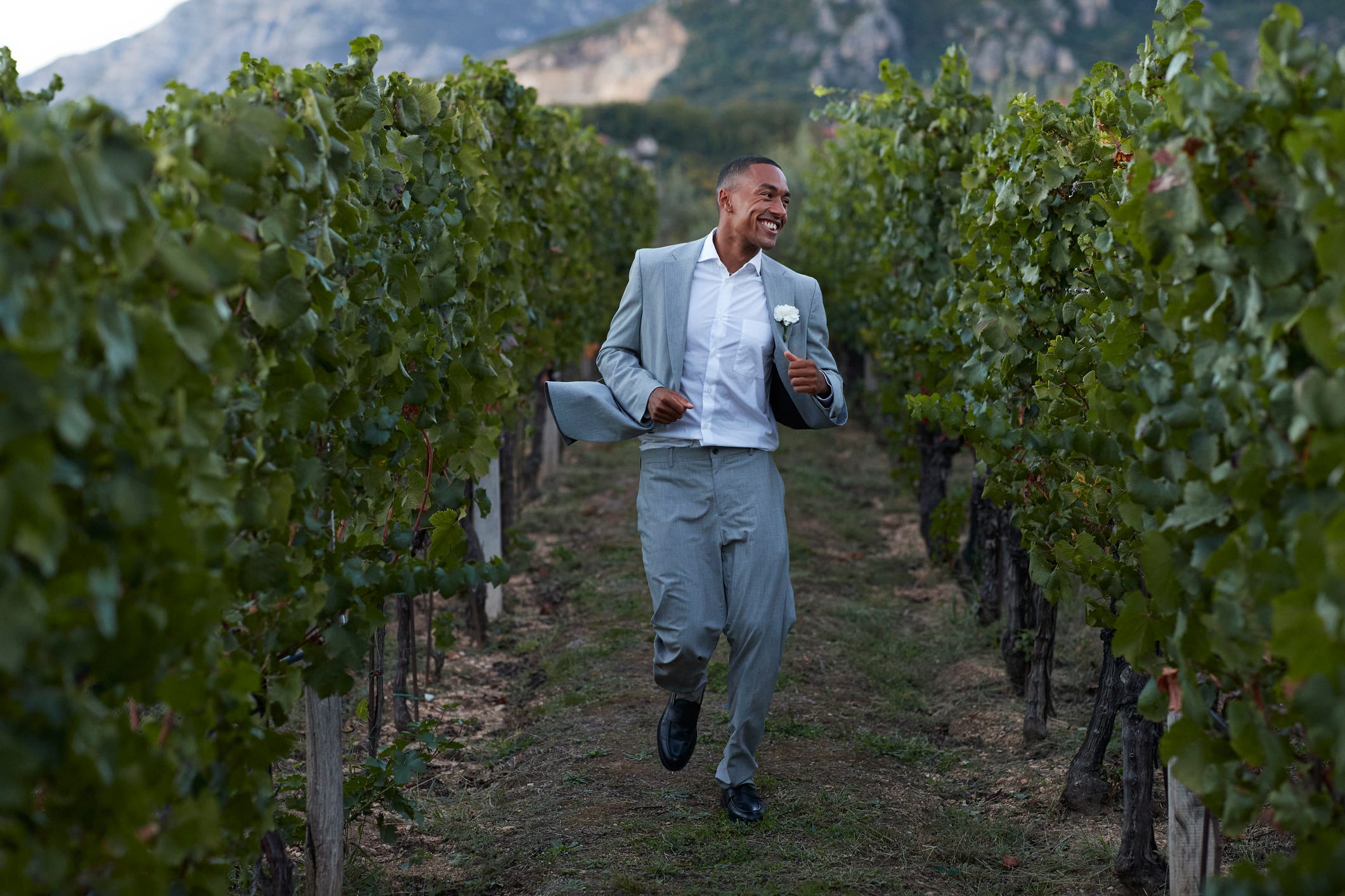 How To Live In the Moment - by Lewis Coyne - Feed Your Head