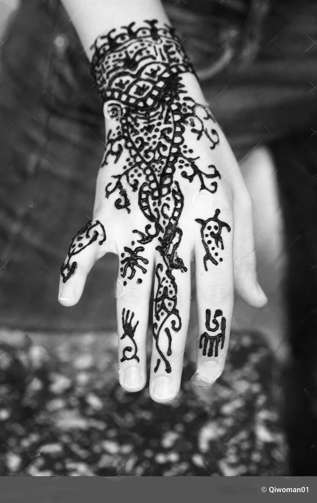 The Girl with the Henna Tattoo - by Jennifer Walz,Medium