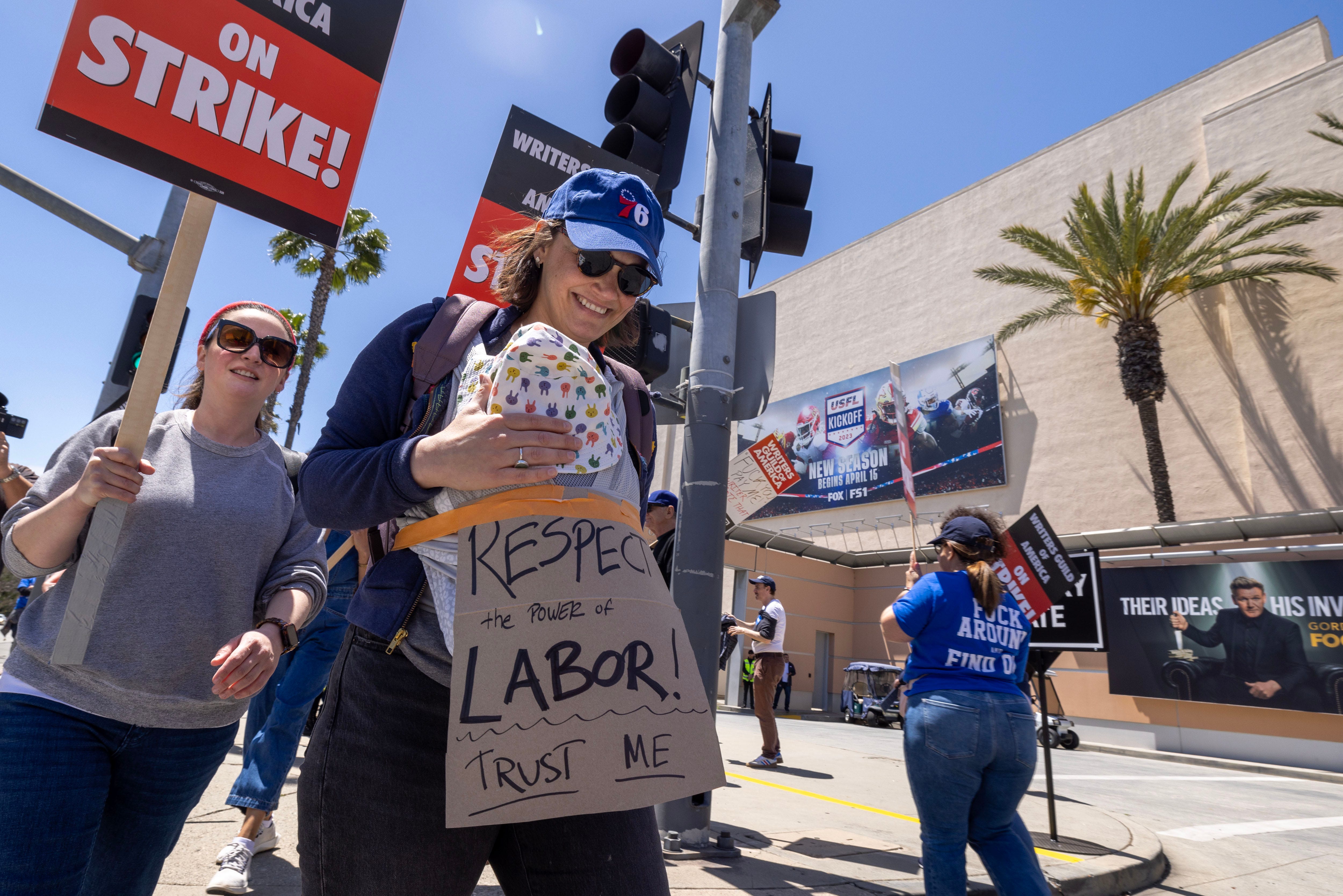 Day One on the Picket: Battle of the Clever Signs!