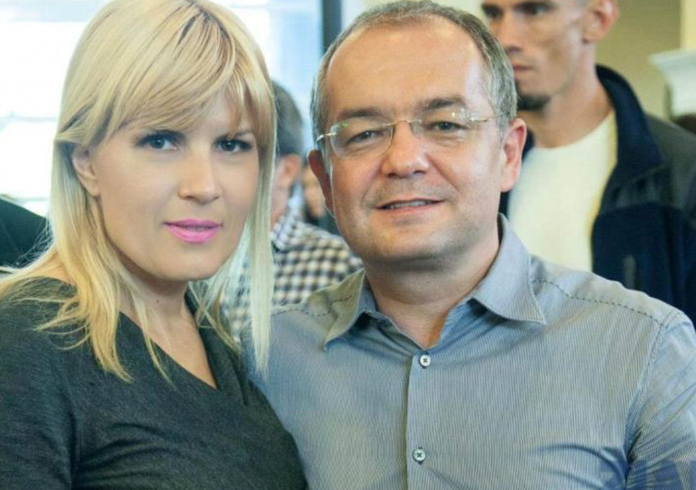 Opus nr. 135 - Boc si NOUA BLONDA, imagini senzationale in parcarea ...