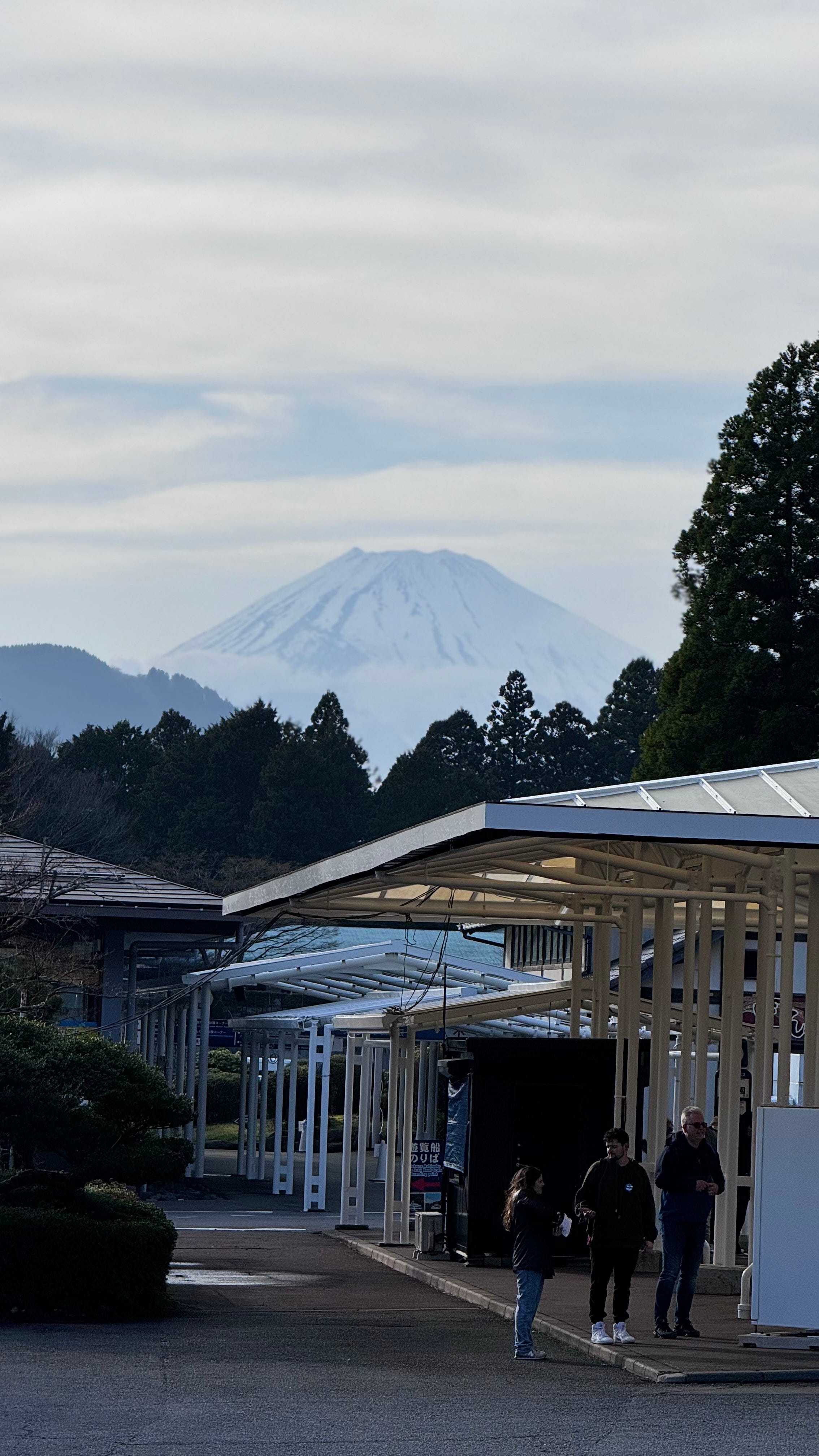 Que gente tan rara... // These people are weird...