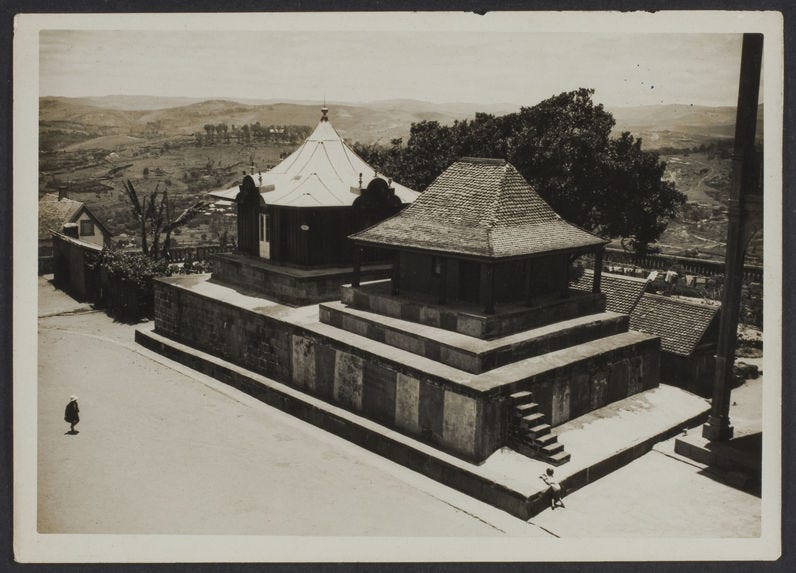 A complete history of Madagascar and the island kingdom of Merina.