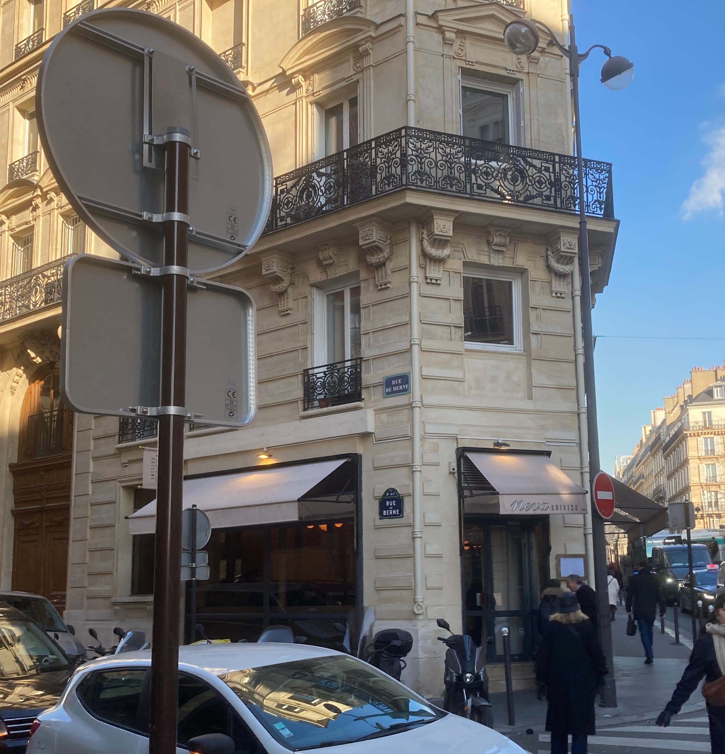 Neva Cuisine, 2 rue de Berne, Paris 8 - by Claude Kolm