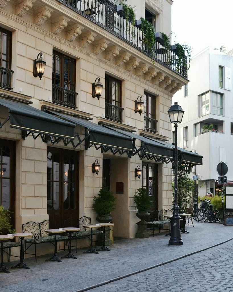 A Wander Guide: Paris - by Victoria