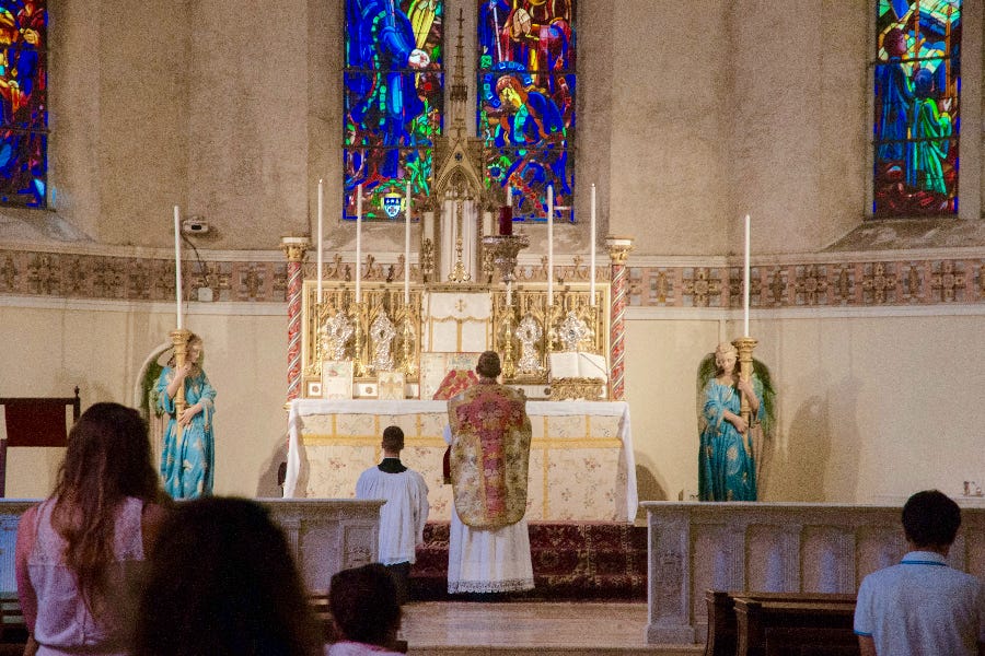 Survey finds fervor among young French Catholics