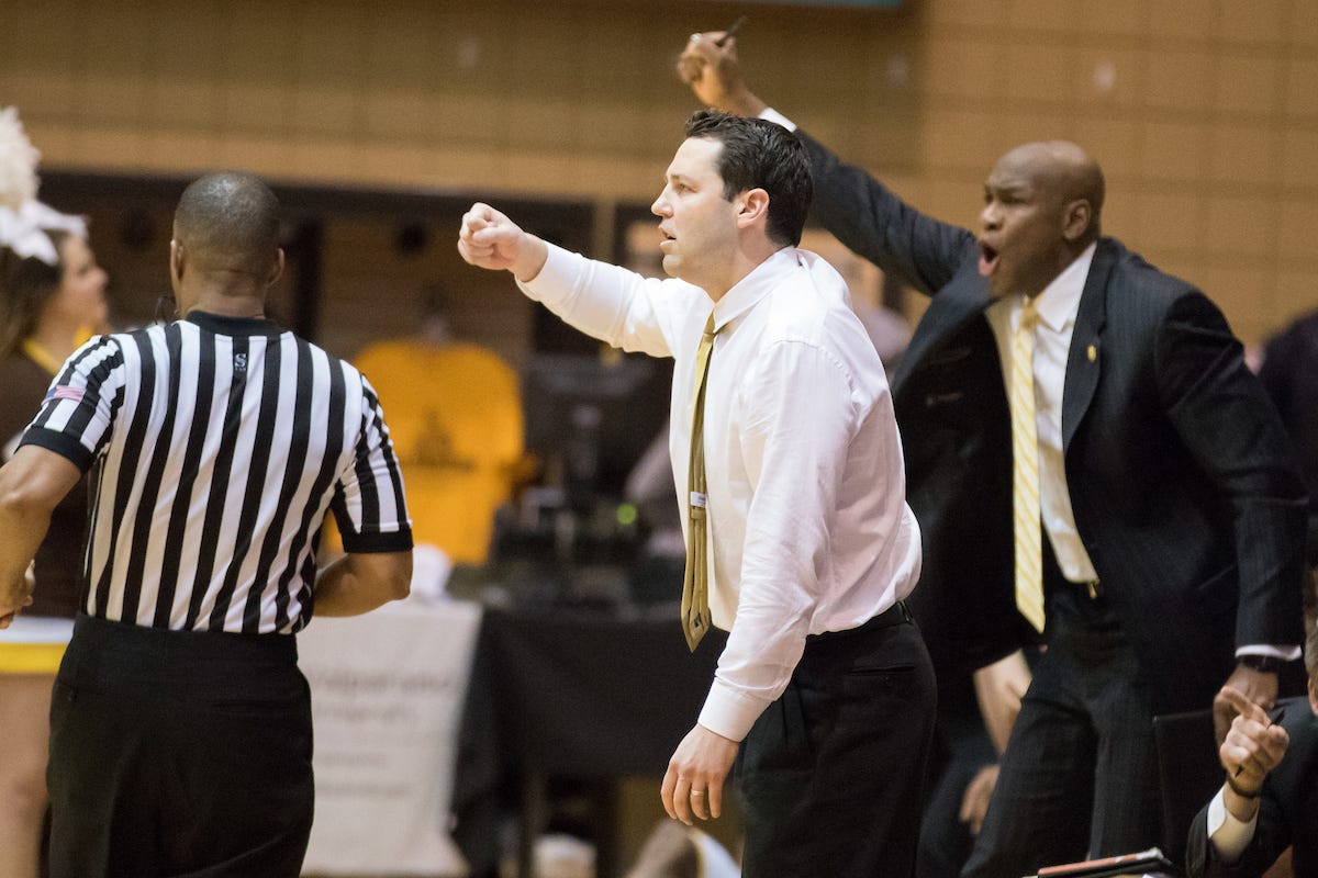 Former Valpo coaches offer Powell advice - by Paul Oren