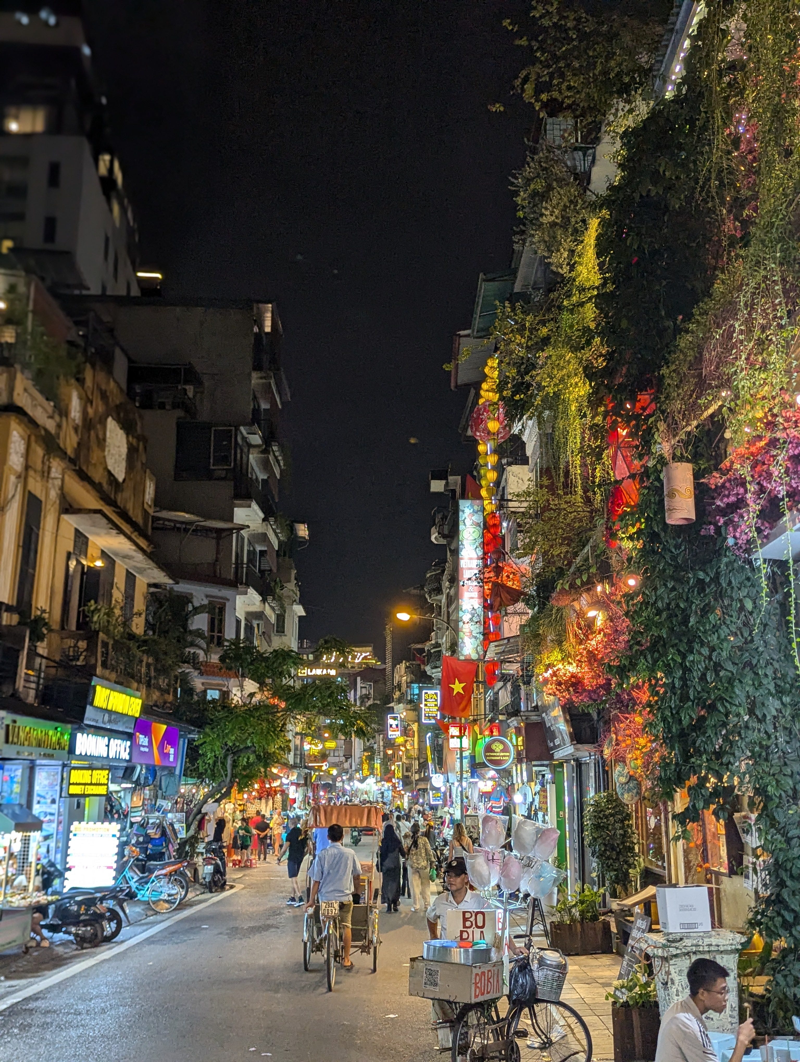 Walking Around Hanoi at Night - Jack Cullen’s Substack