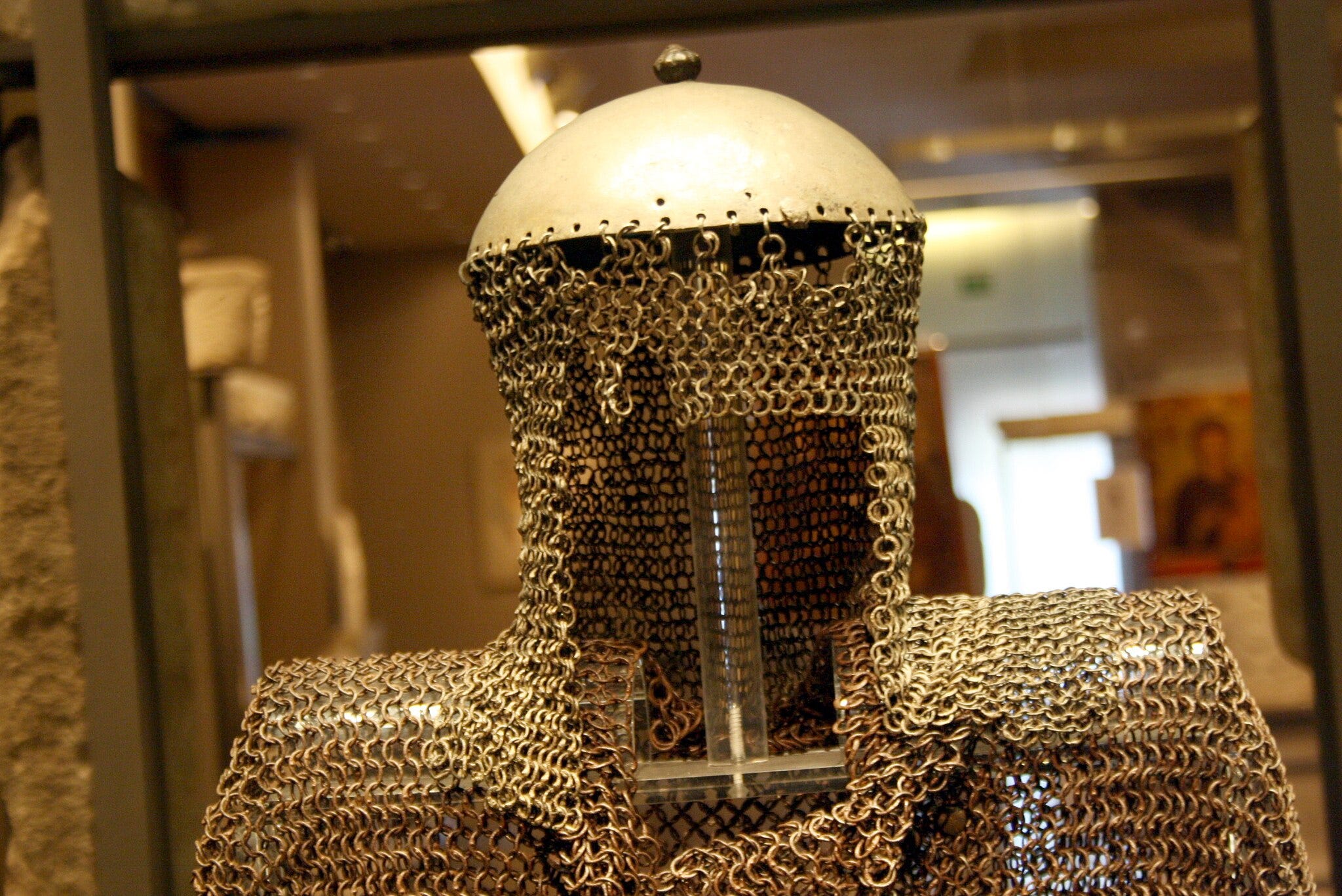 The Byzantine Dress as Meeting of Western and Eastern Medieval Aesthetics