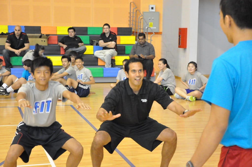 ¿Están infrapagados los entrenadores en la NBA?