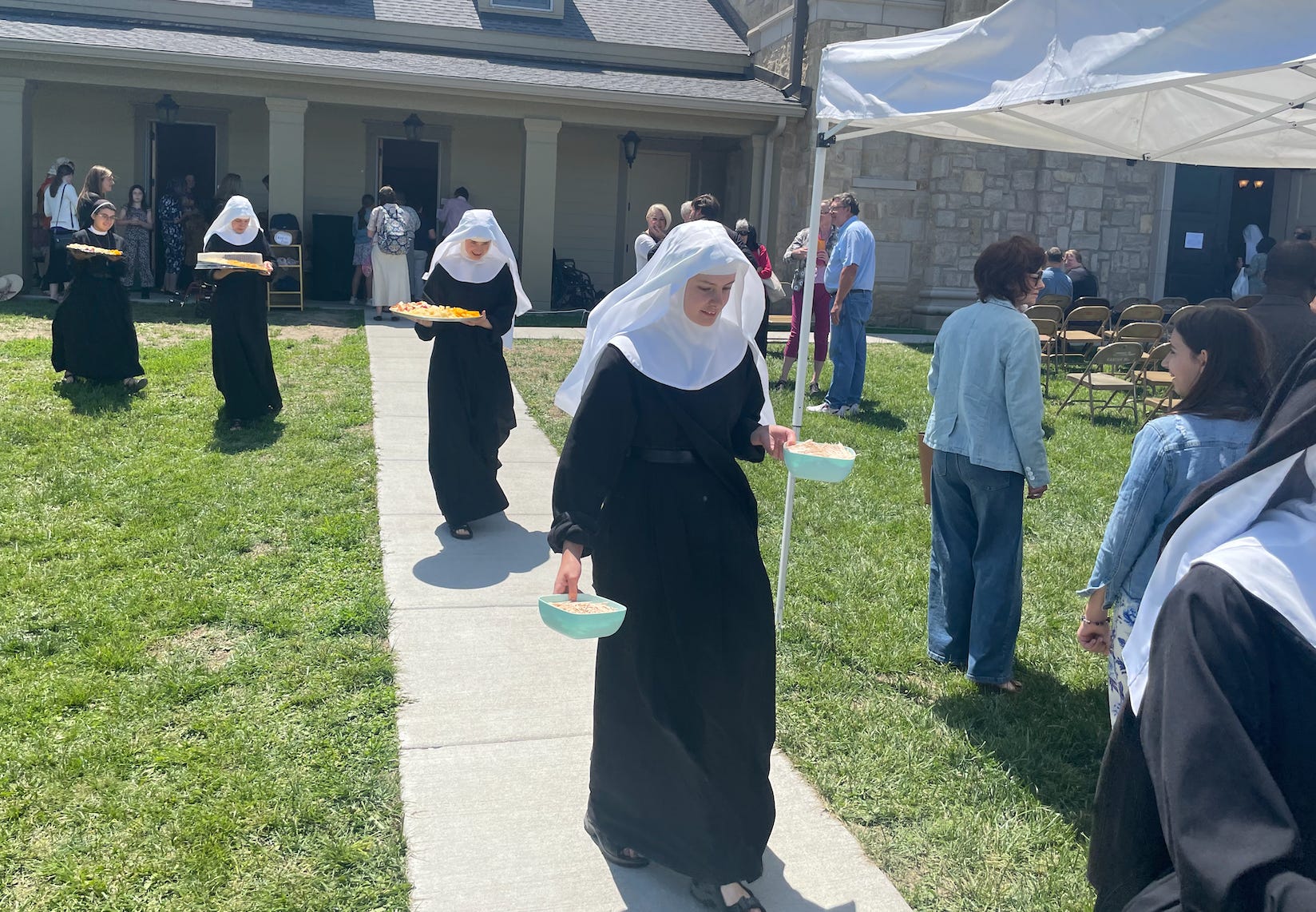 'I want to see for myself' - Thousands look for miracle at Gower Abbey