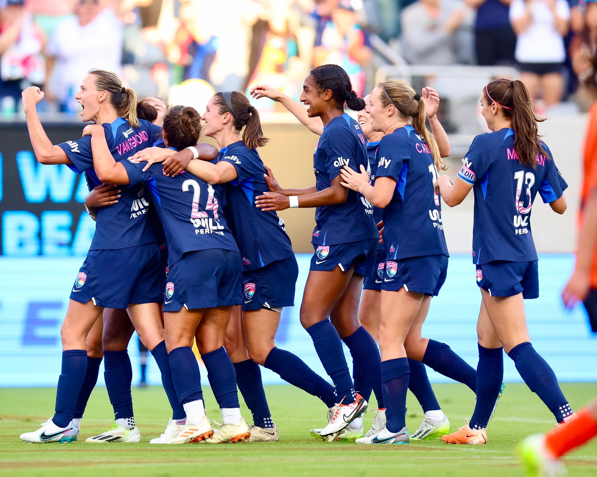 NWSL Power Rankings: Week 18 - by Phuoc Nguyen (Fook Win)