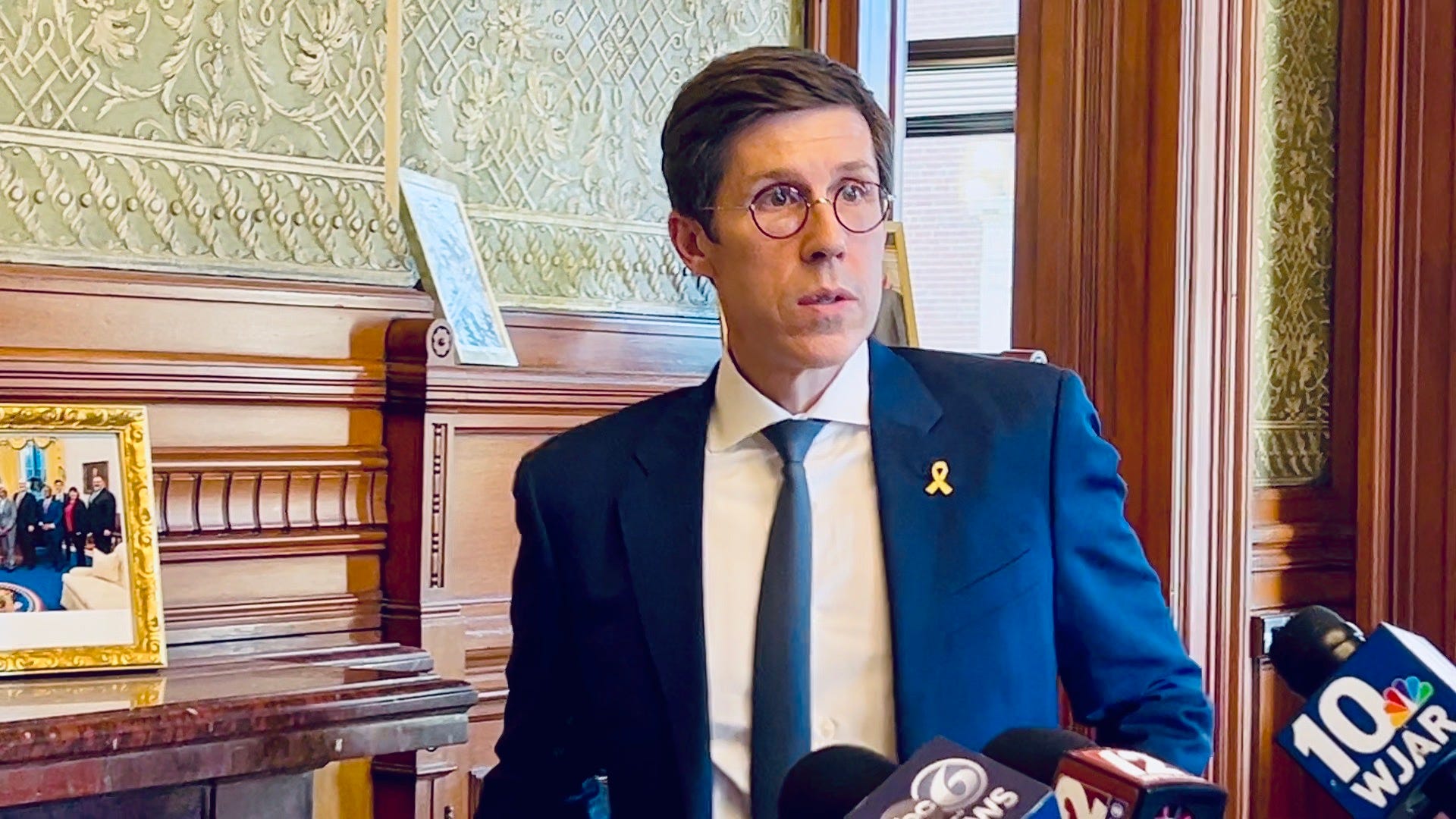 Mayor Smiley meets with unhoused people and advocates at Mathewson St ...