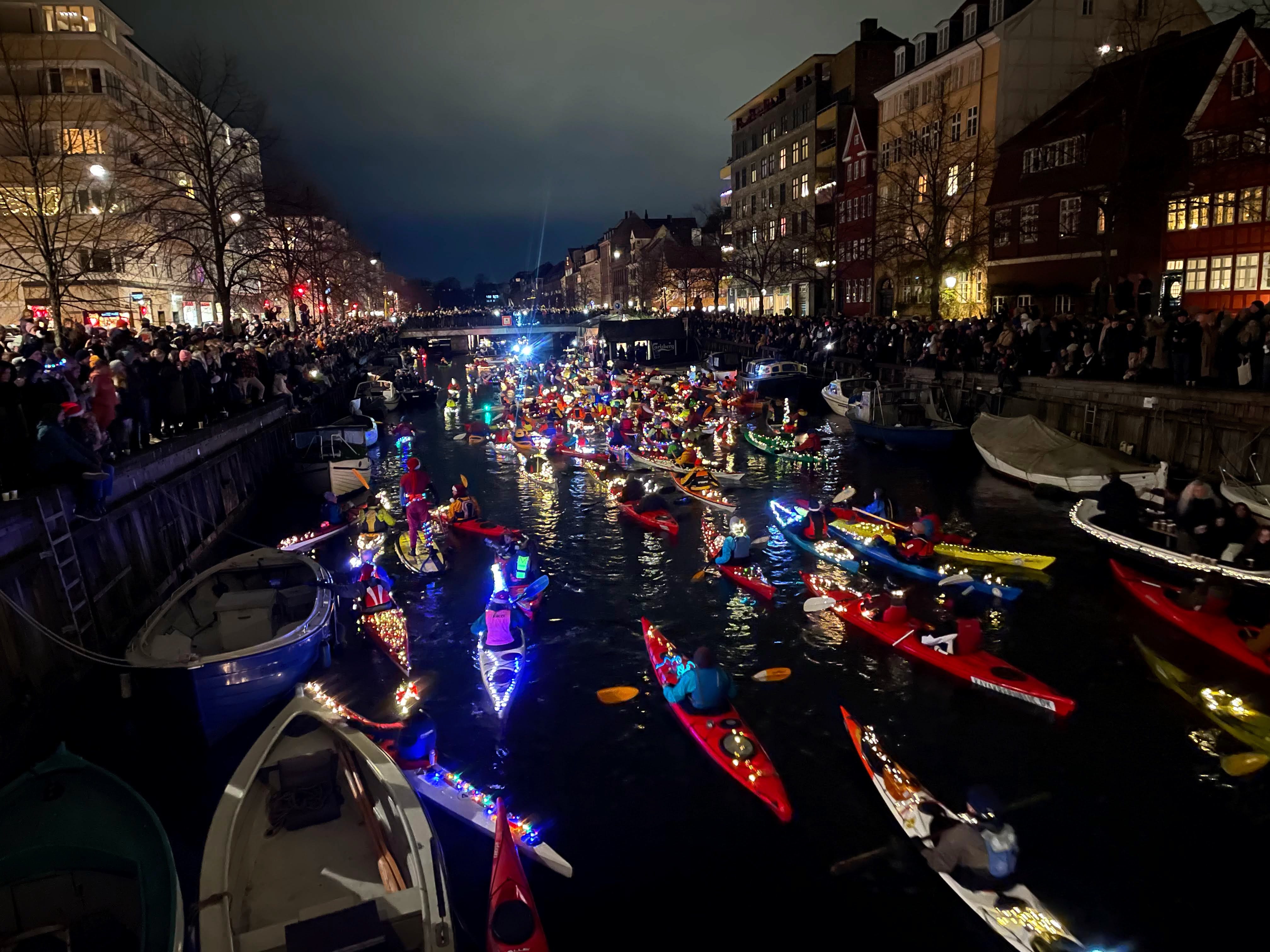 Vade Mecum: December - by Fiona Koefoed-Jespersen