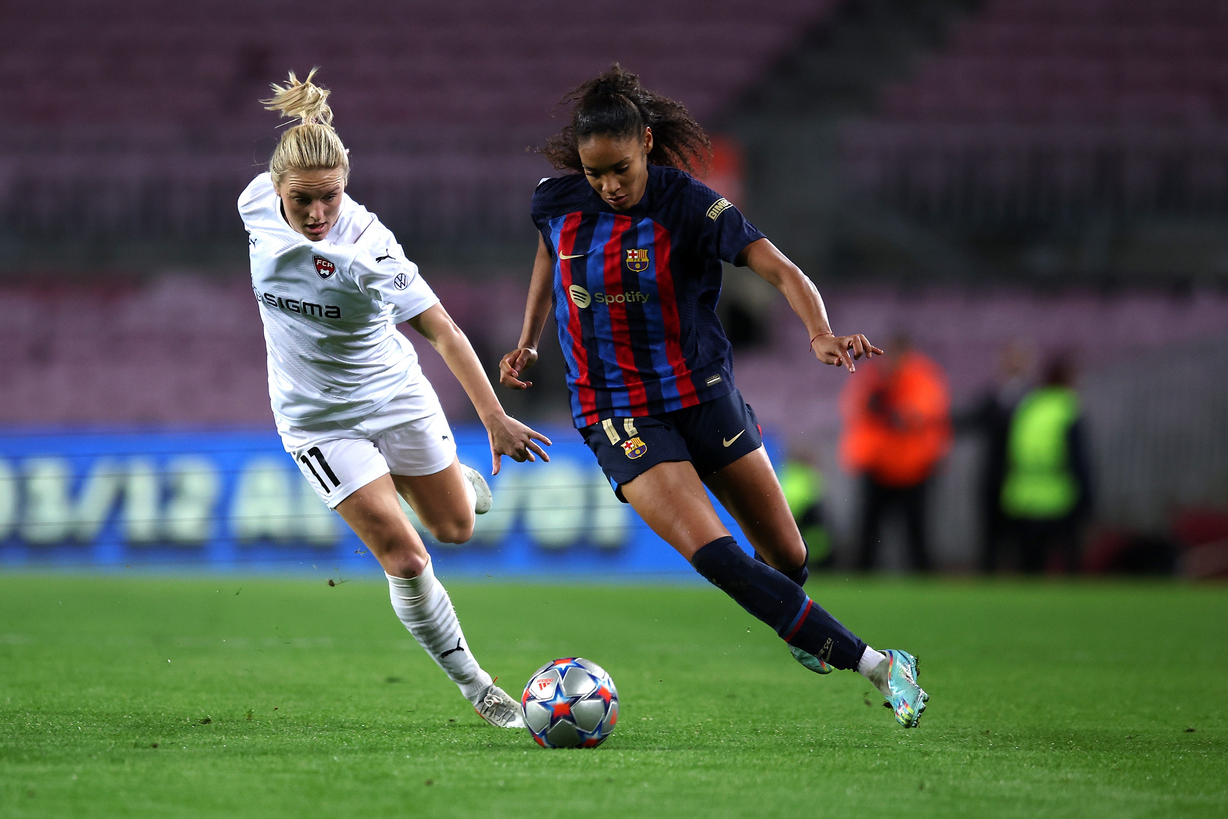 SALMA Y ENCONTRAR SU LUGAR - by AnkaraHansen - Estadi Johan