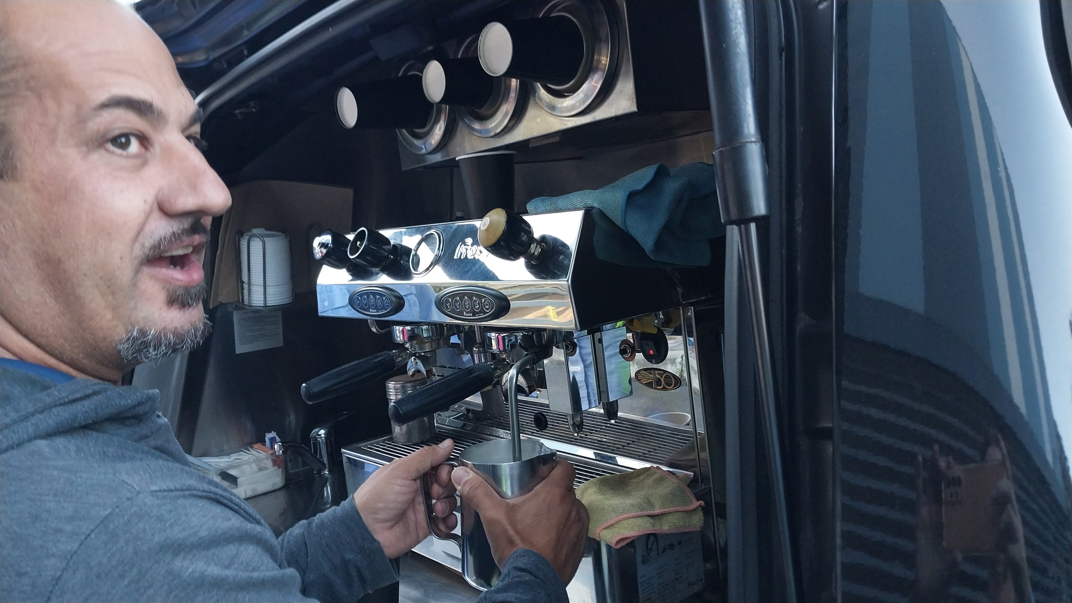 He cut the ends off with a hacksaw: Carmelo's magical mango trees