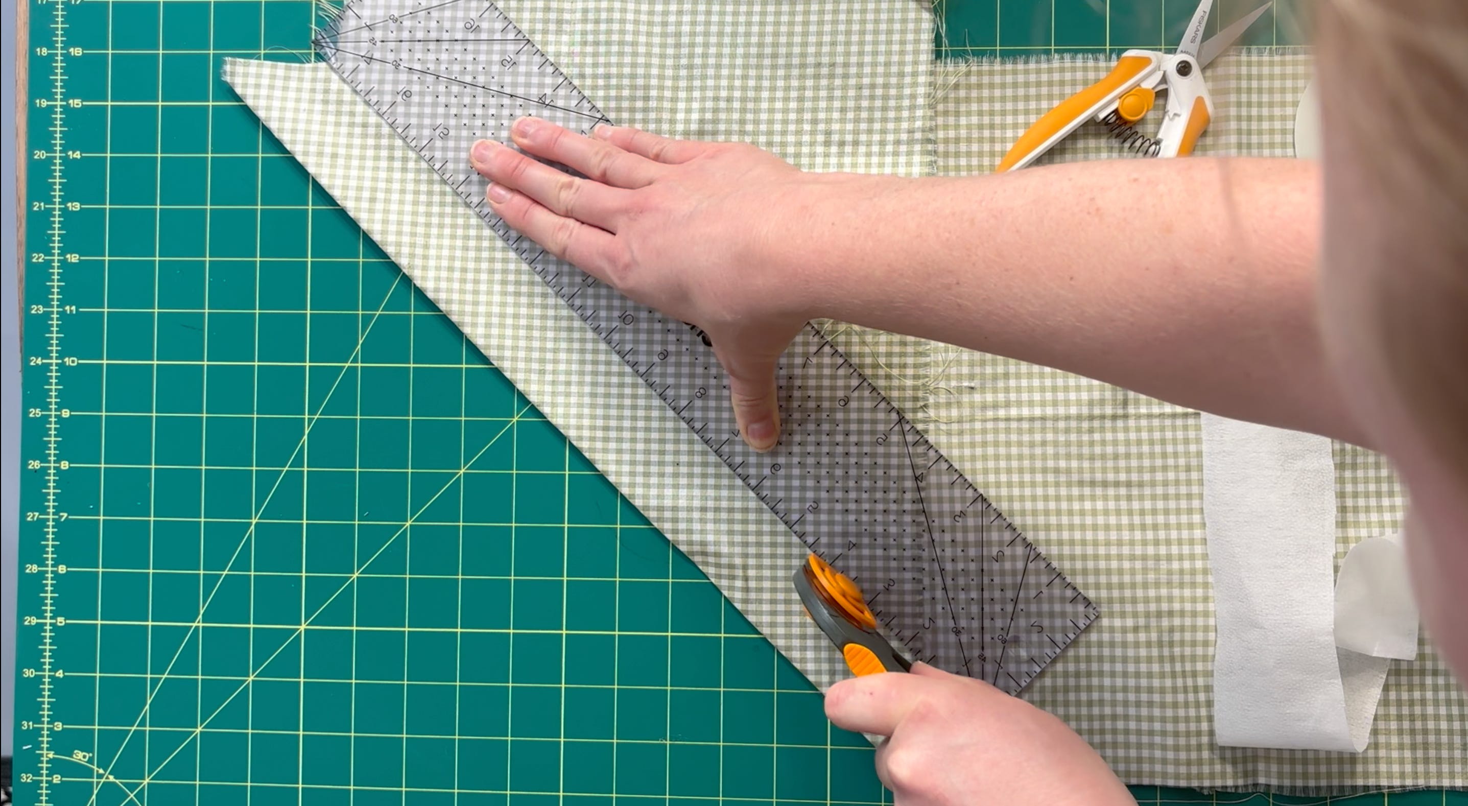 How to finish a needlepoint 3D gusseted stand up