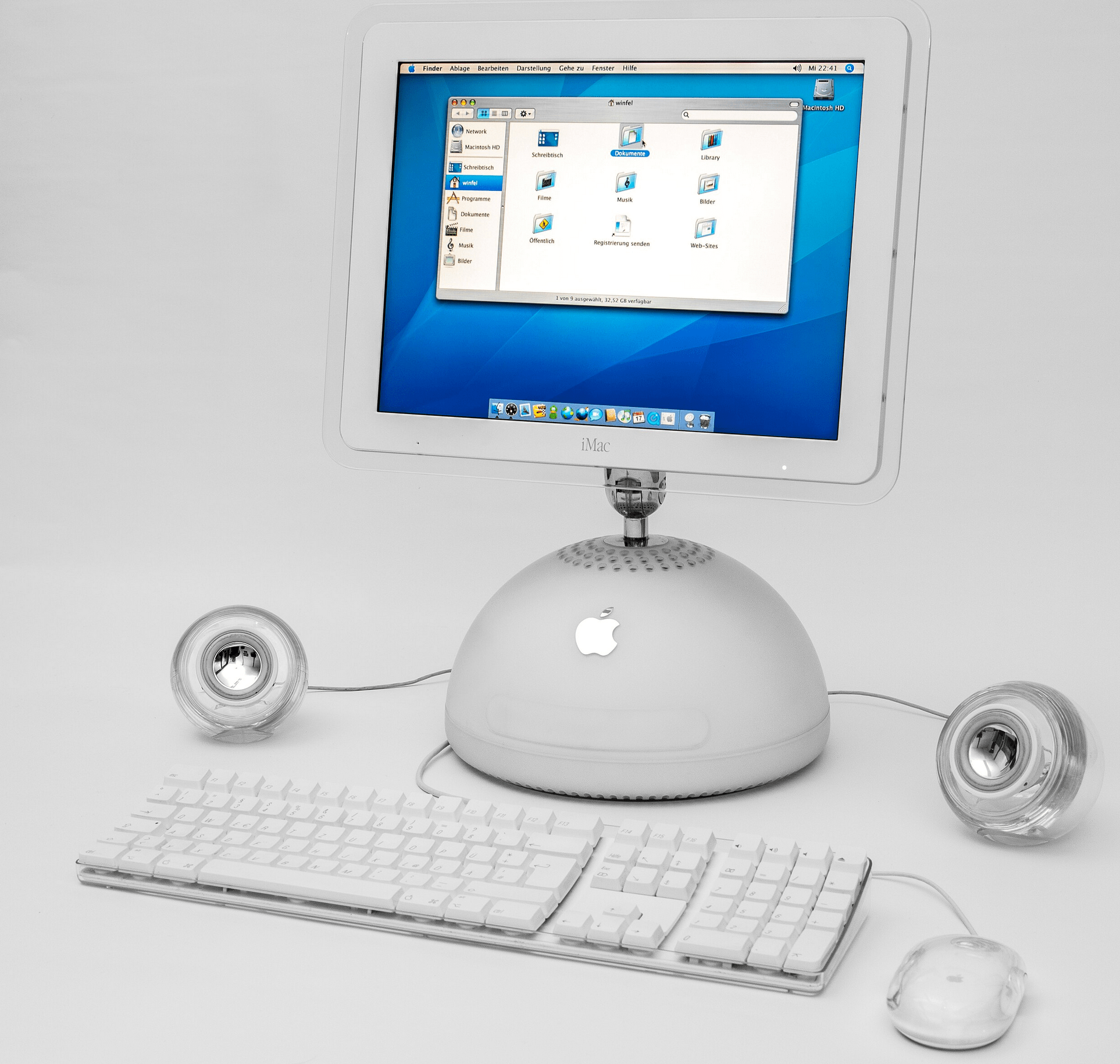 Apple smart display to resemble Luxo lamp iMac