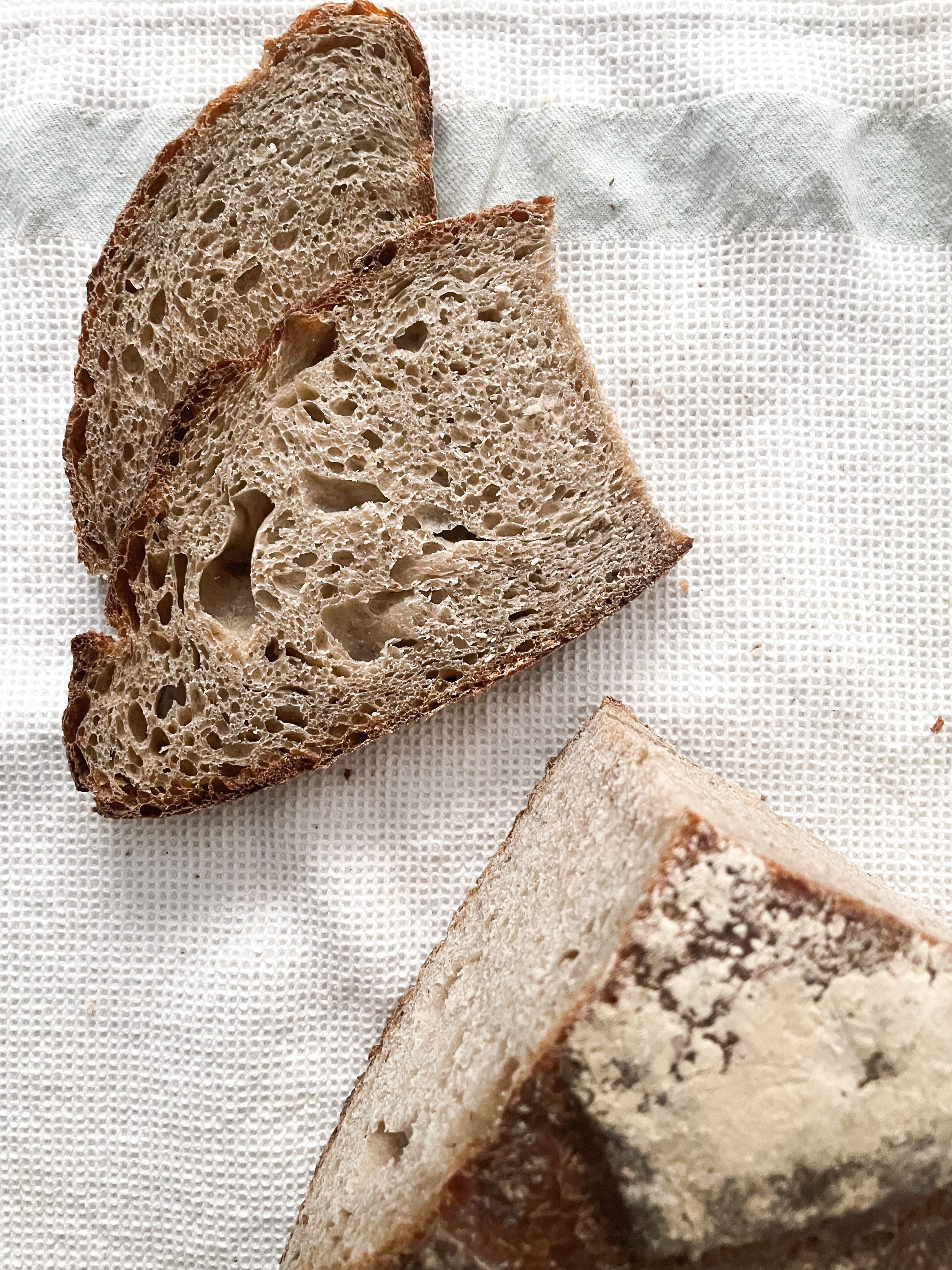 Pain au levain ou baguette ? - Festin Paris