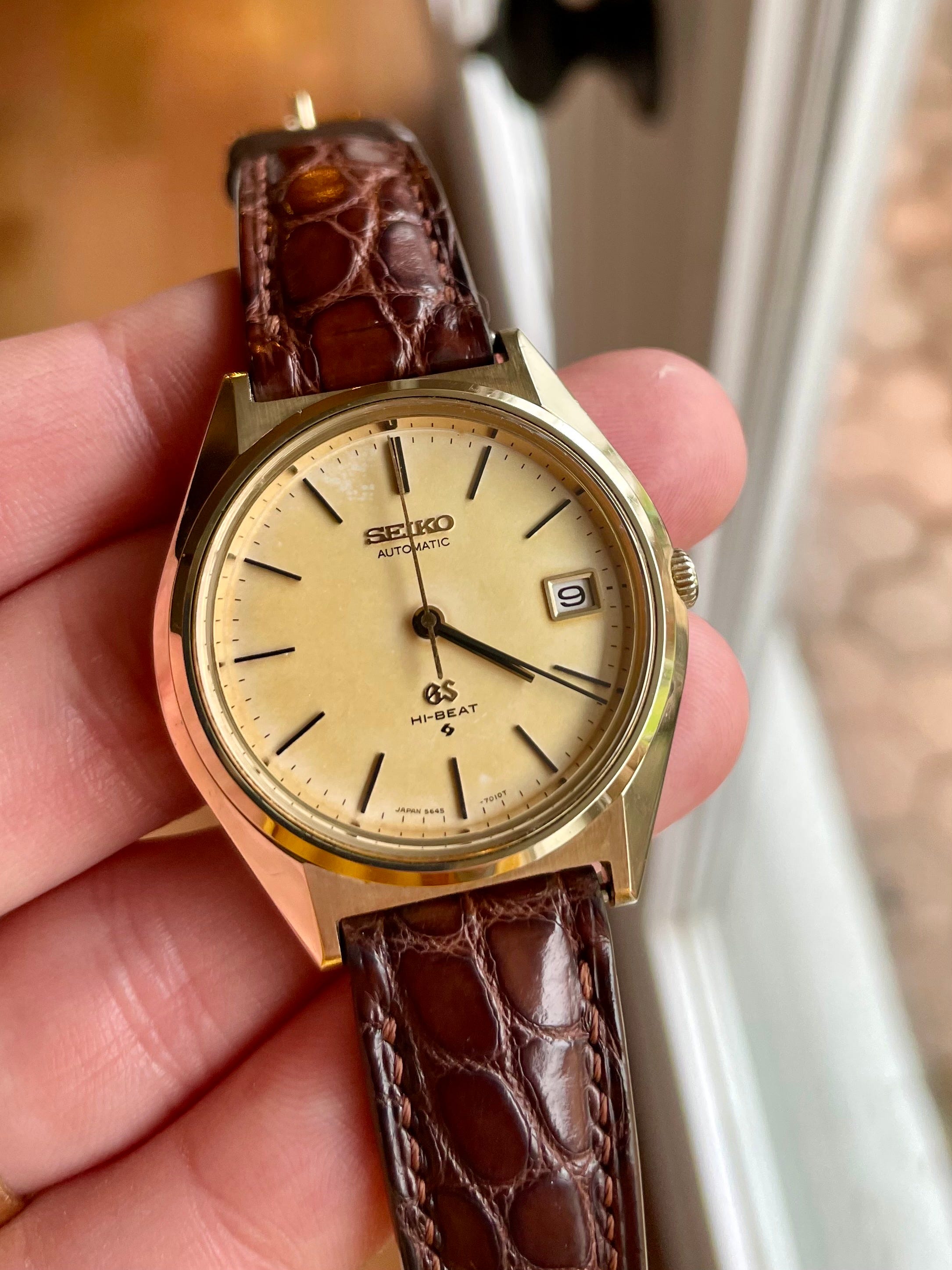 Grand Seiko 5645-7010 Cap Gold - by Ross