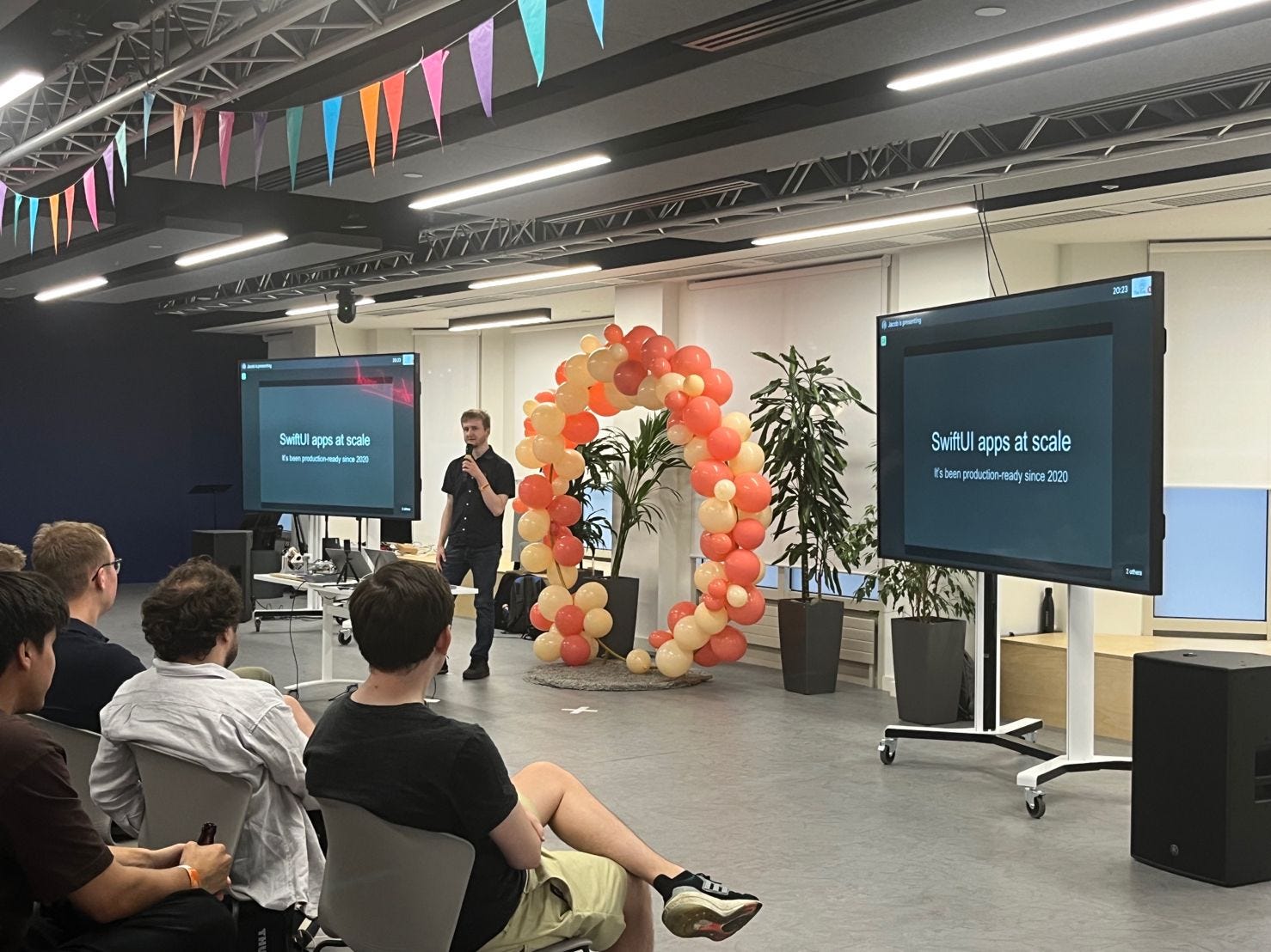SwiftUI apps at scale - by Jacob Bartlett
