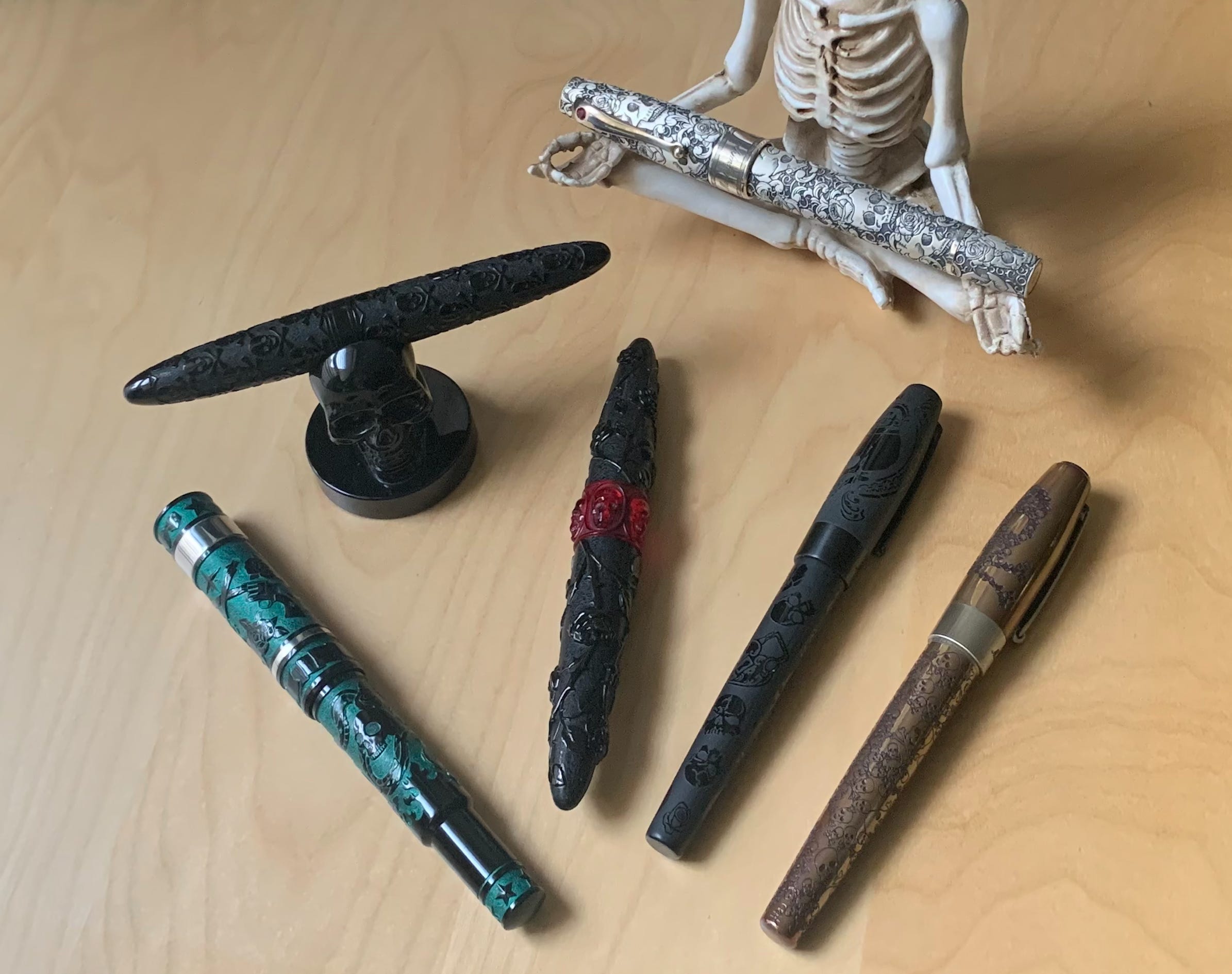 Reviewing skull pens on manliness, part one (BENU Minima)