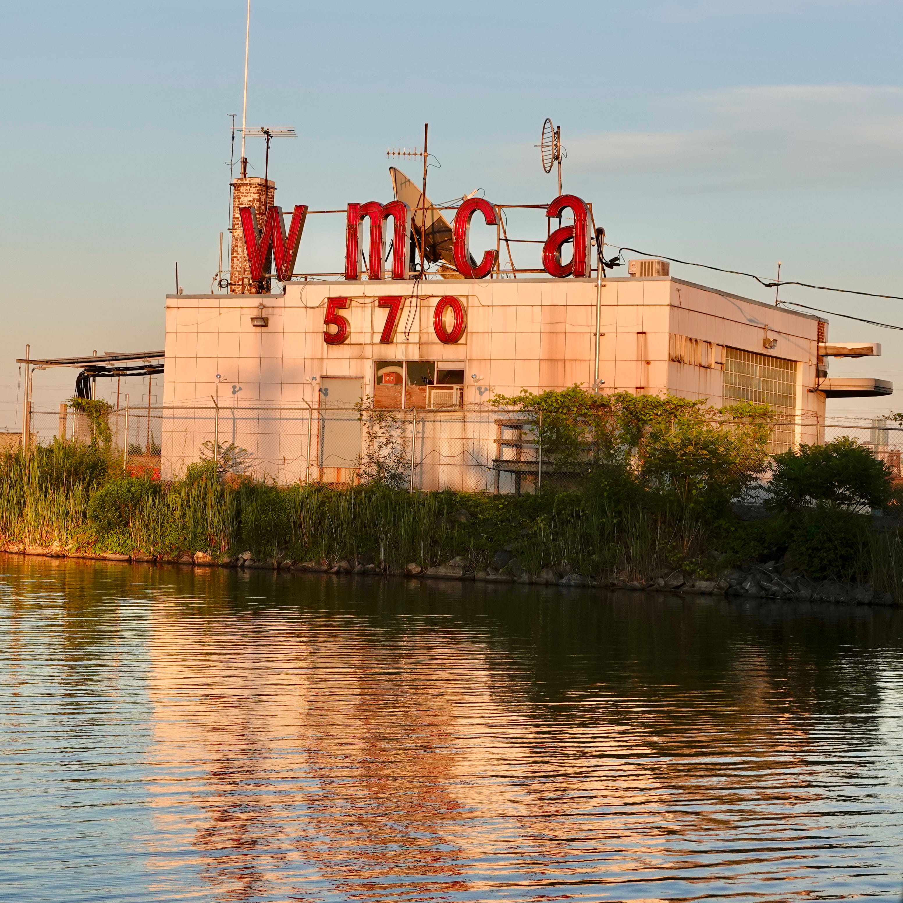 Carvel, Dairy Queen and an Evil Clown: A tour of iconic New Jersey signs