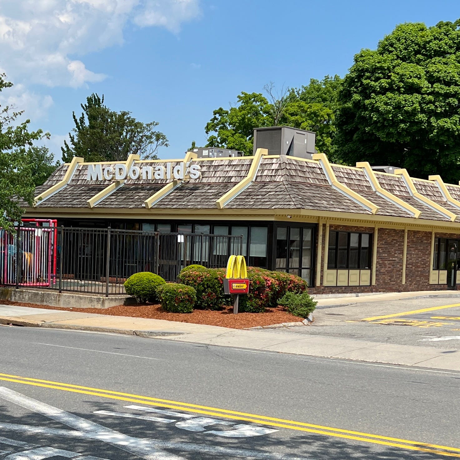 Minty 1970s-style mansard McDonald's to meet its maker; hunting the ...