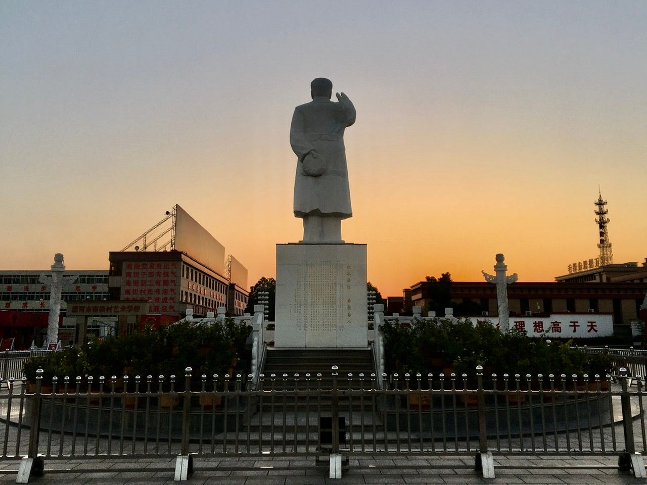 Numb in China, part 7: 东方红，太阳升 - by Sam Kriss