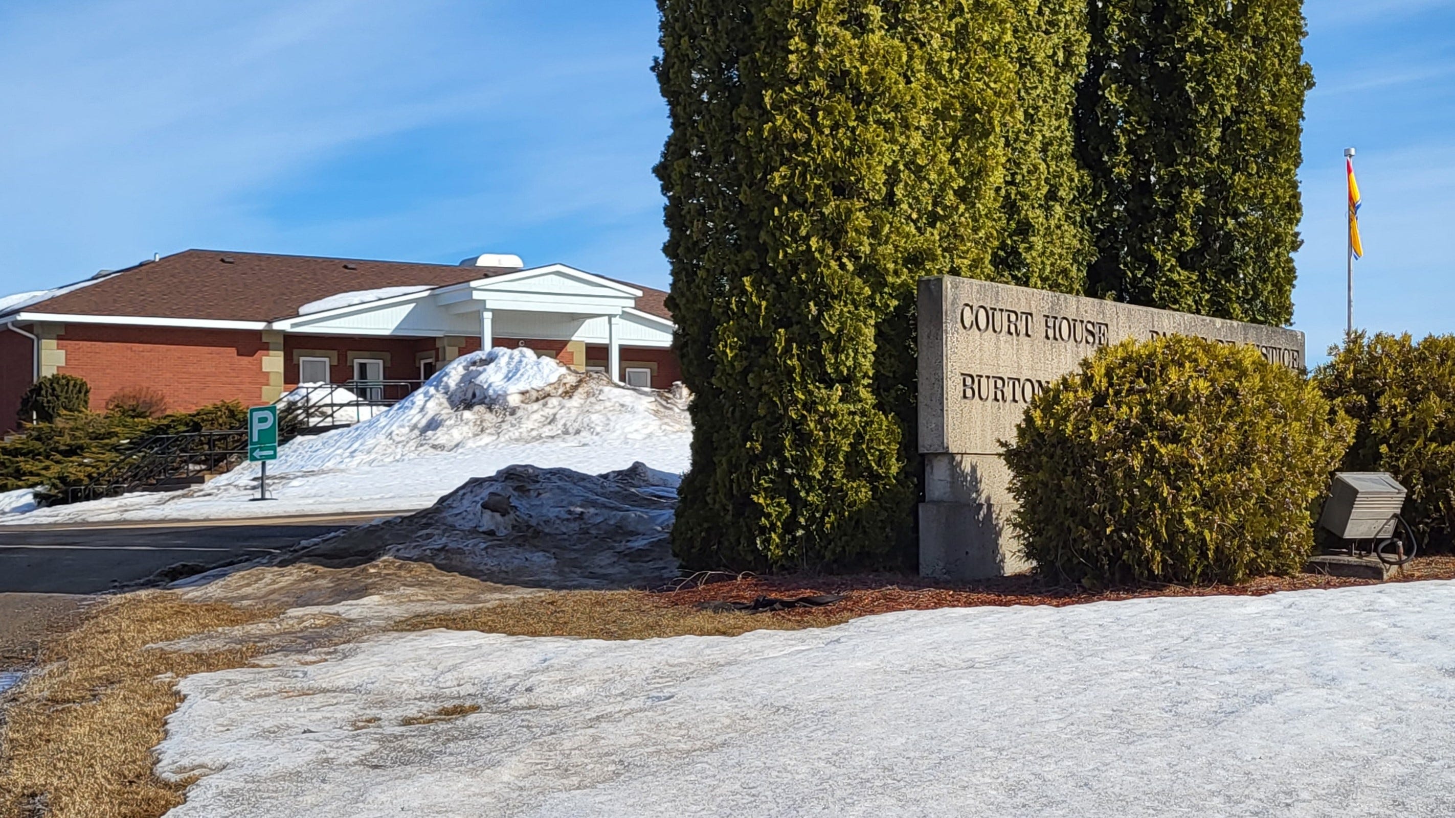 Judge stays car dealer’s fraud charges over excessive delay