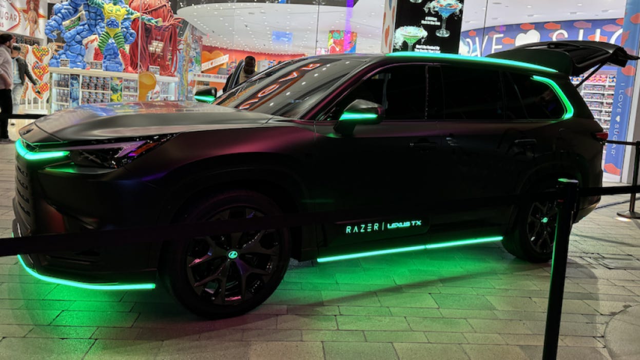 Razer e Lexus criam um carro gamer ! - Curto Circuito ⚡🧠
