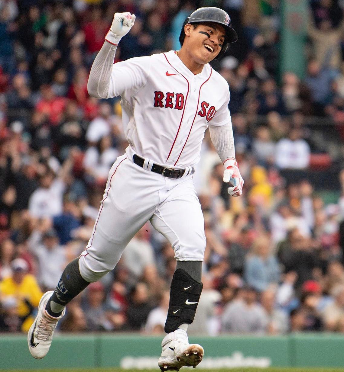 Yu Chang drives in 4 RBIs in win over the Angels