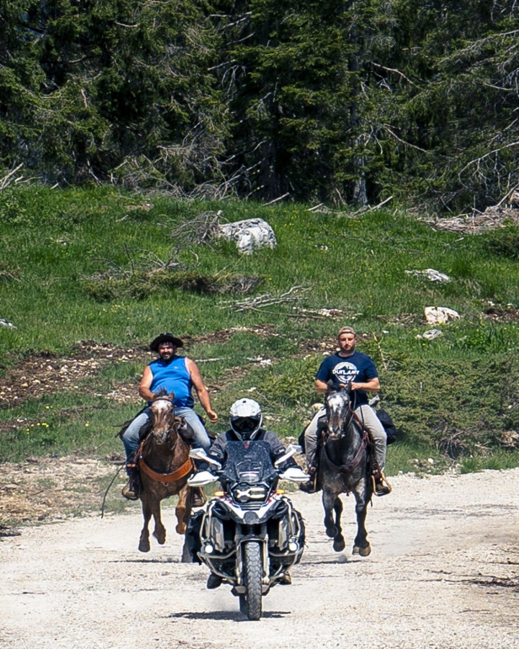 Prove: casco Airoh Commander 2 e giacca Acerbis CE X-Rover
