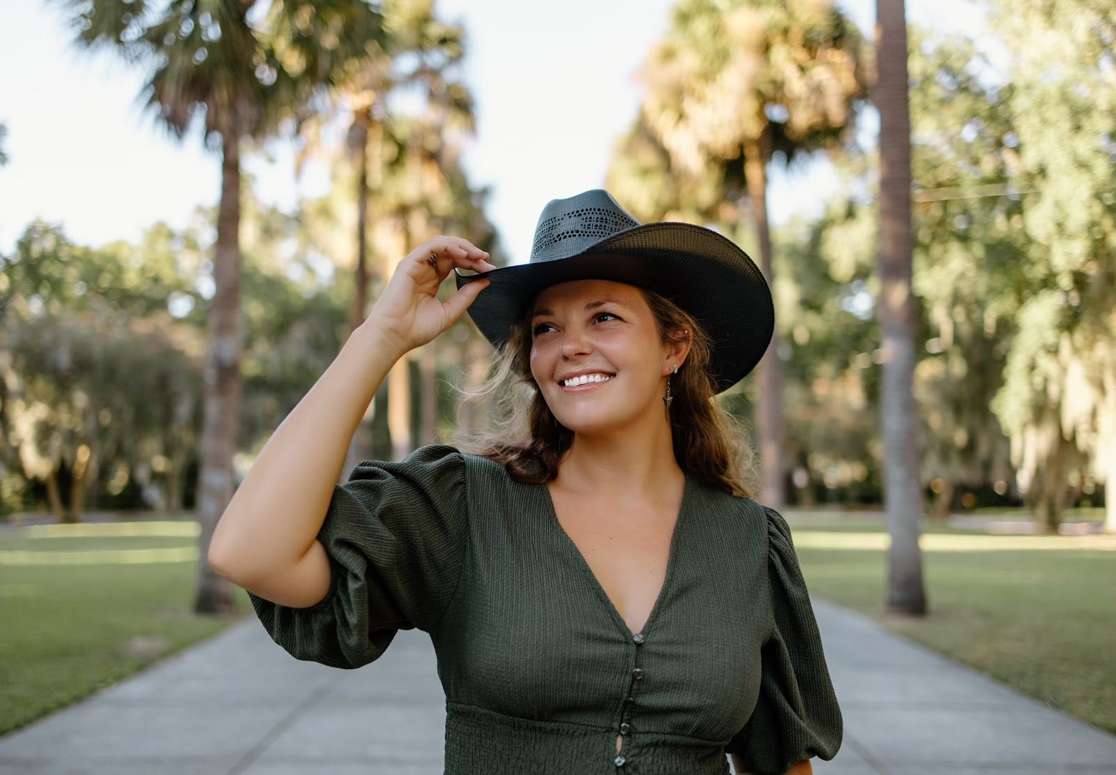 KICKING THE DUST UP with Suzannah Forbes of Shindigs Savannah