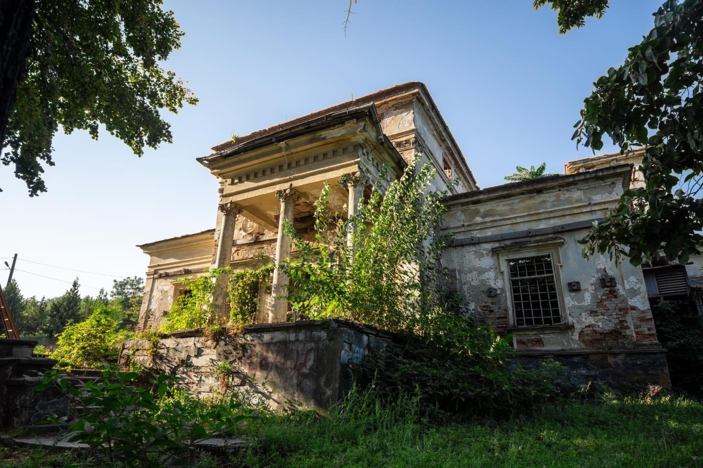 Conace si case boierești din județul lași