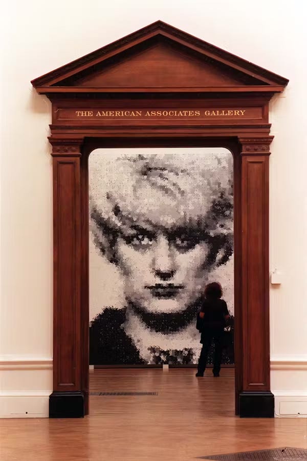 Young British Artists, Tracey Emin „Lova” ir „Sensacija”