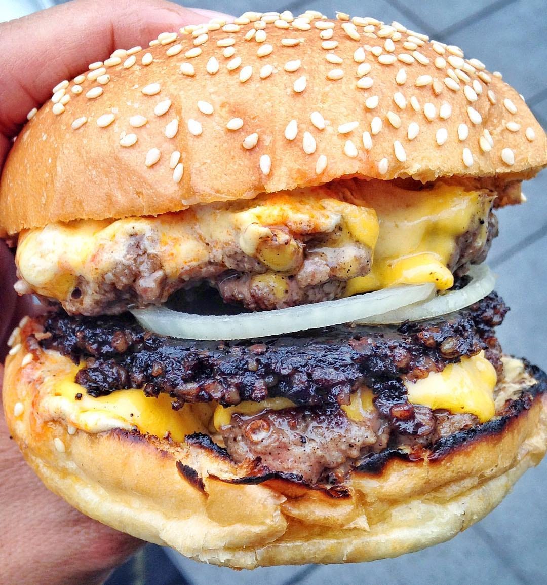 A Guide to the World's Best Burgers - Xtreme Foodies