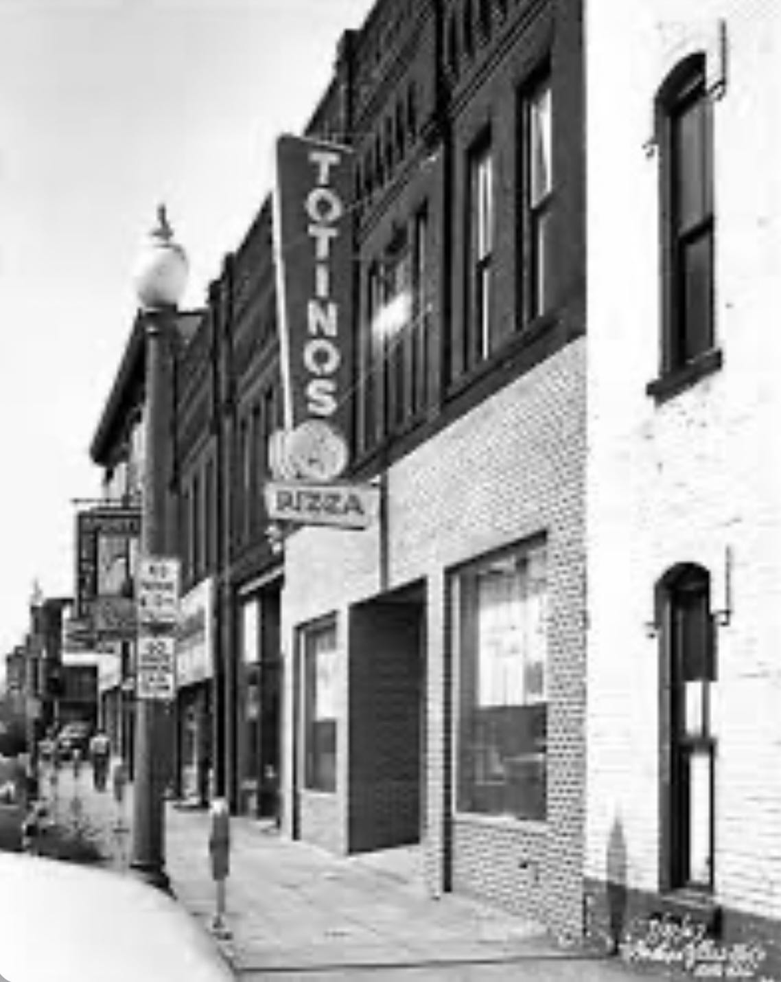 The Frozen Pizza Cradle - The Mix with Robert Simonson