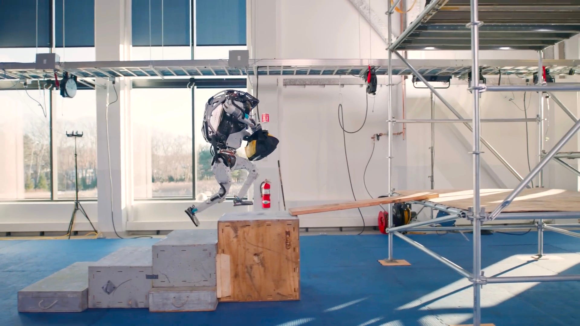 Boston Dynamics’ Atlas robot can now pick up and throw objects