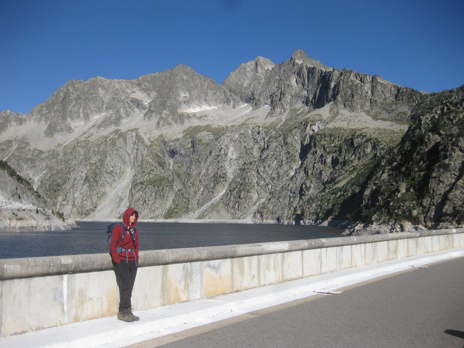 Pyrenees Granite: Neouvielle Ridge-Climbing - by Lee Wood