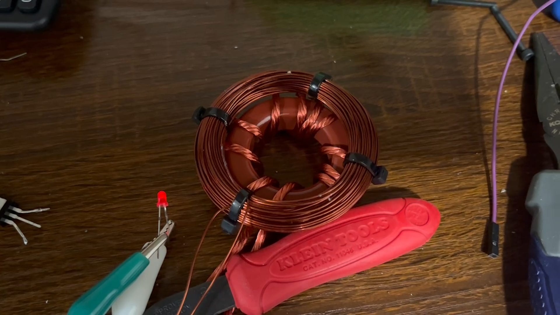 Build a Powerful High Voltage Generator That's Also an Induction Heater ...