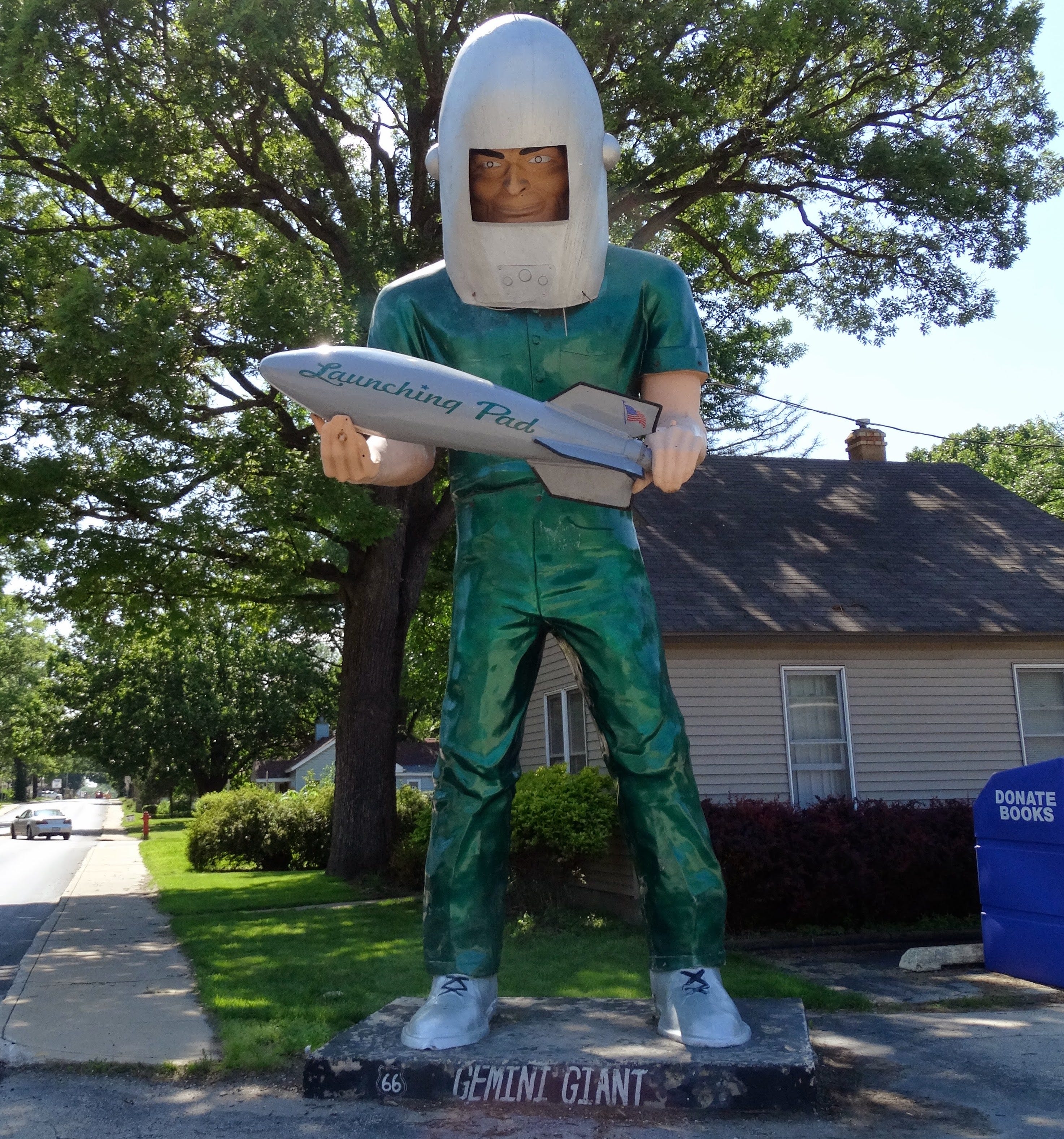 Gemini Giant, astronaut icon of Route 66, is up for auction, likely to ...