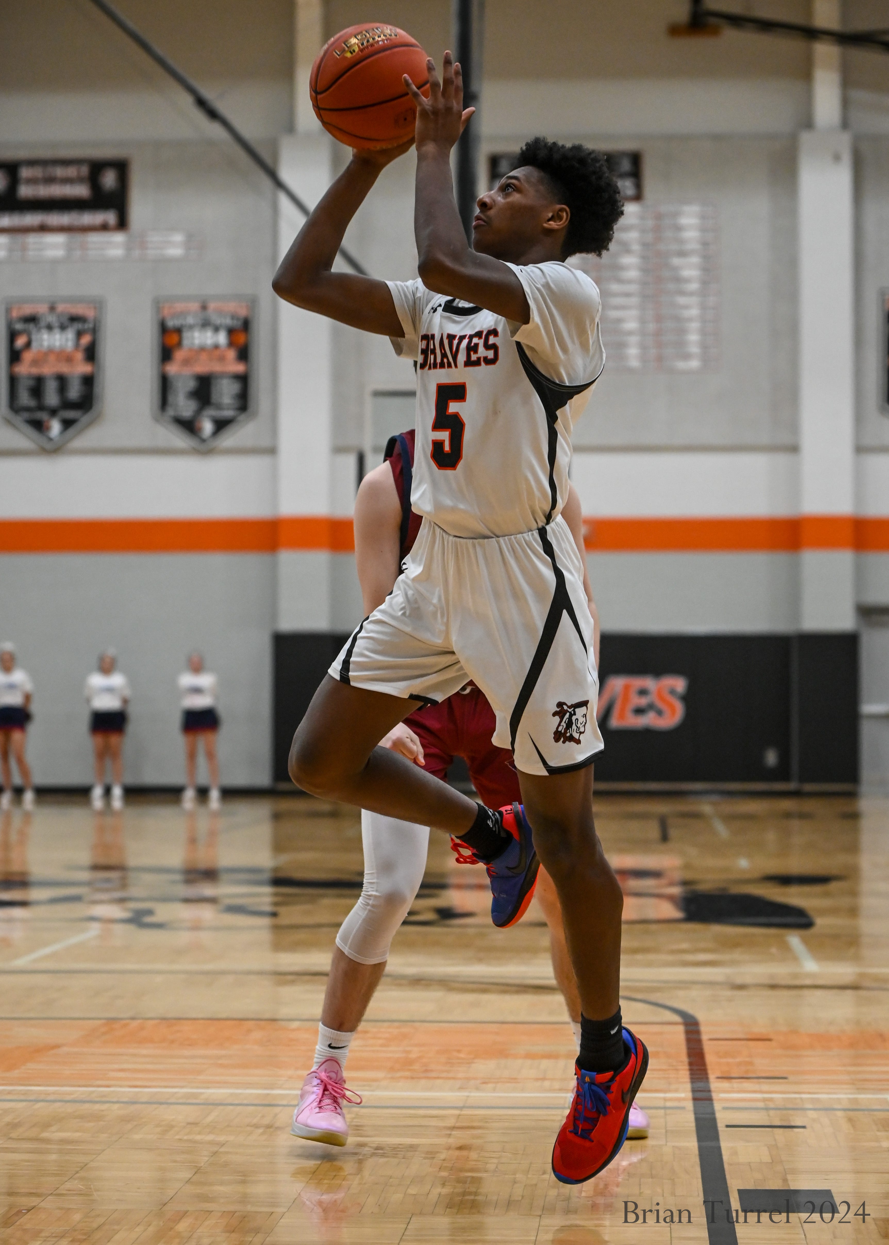 Jason Jones hits last-second winner for Braves