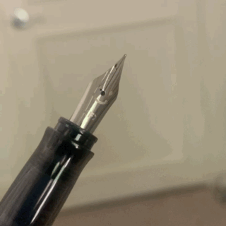 Review: big dumb plastic pen - by Ricardo