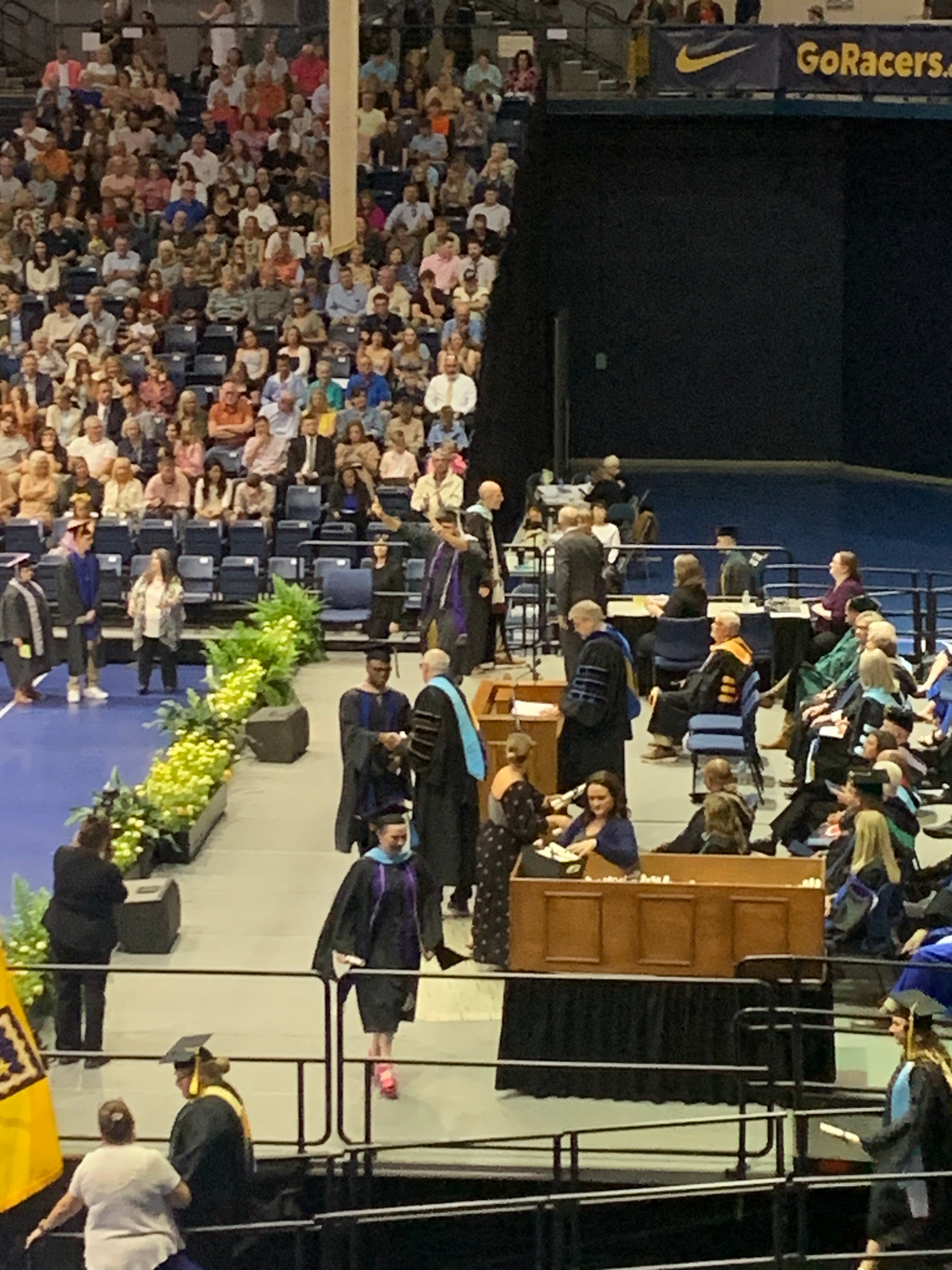 How Cheering at Graduation Ceremonies Reflects Social Inequalities