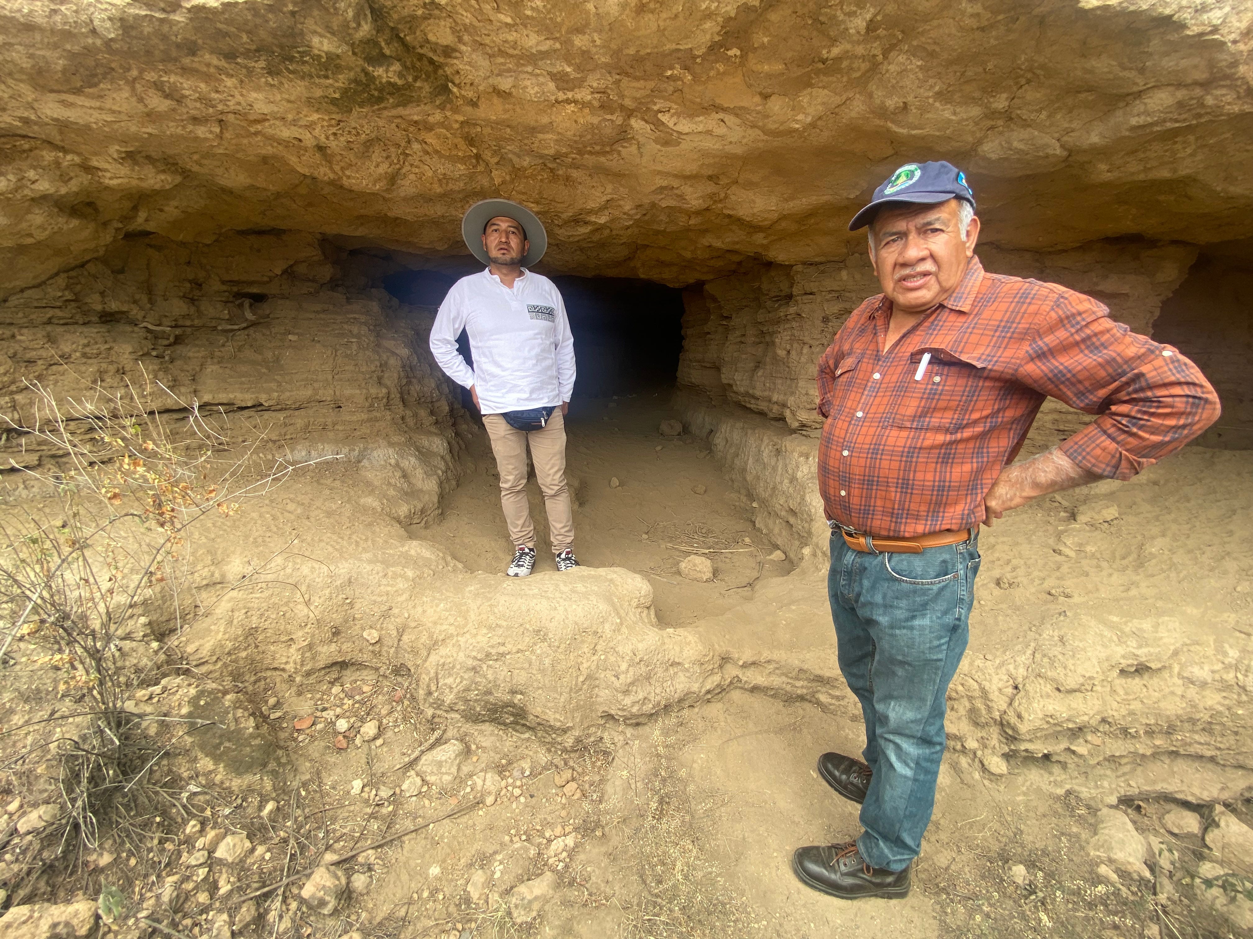En las cuevas de tepetate - by Jorge Pedro Uribe Llamas