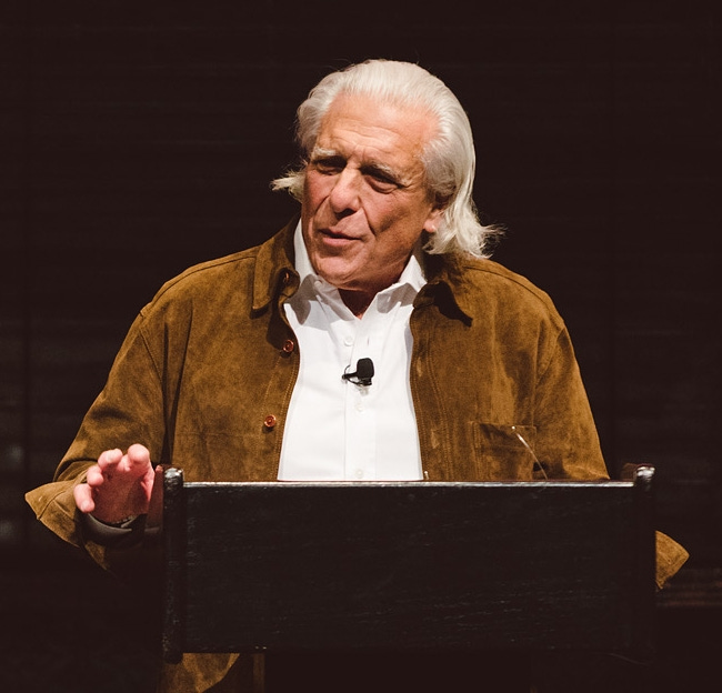 Câu chuyện thương vụ tỷ đô ngành bóng rổ