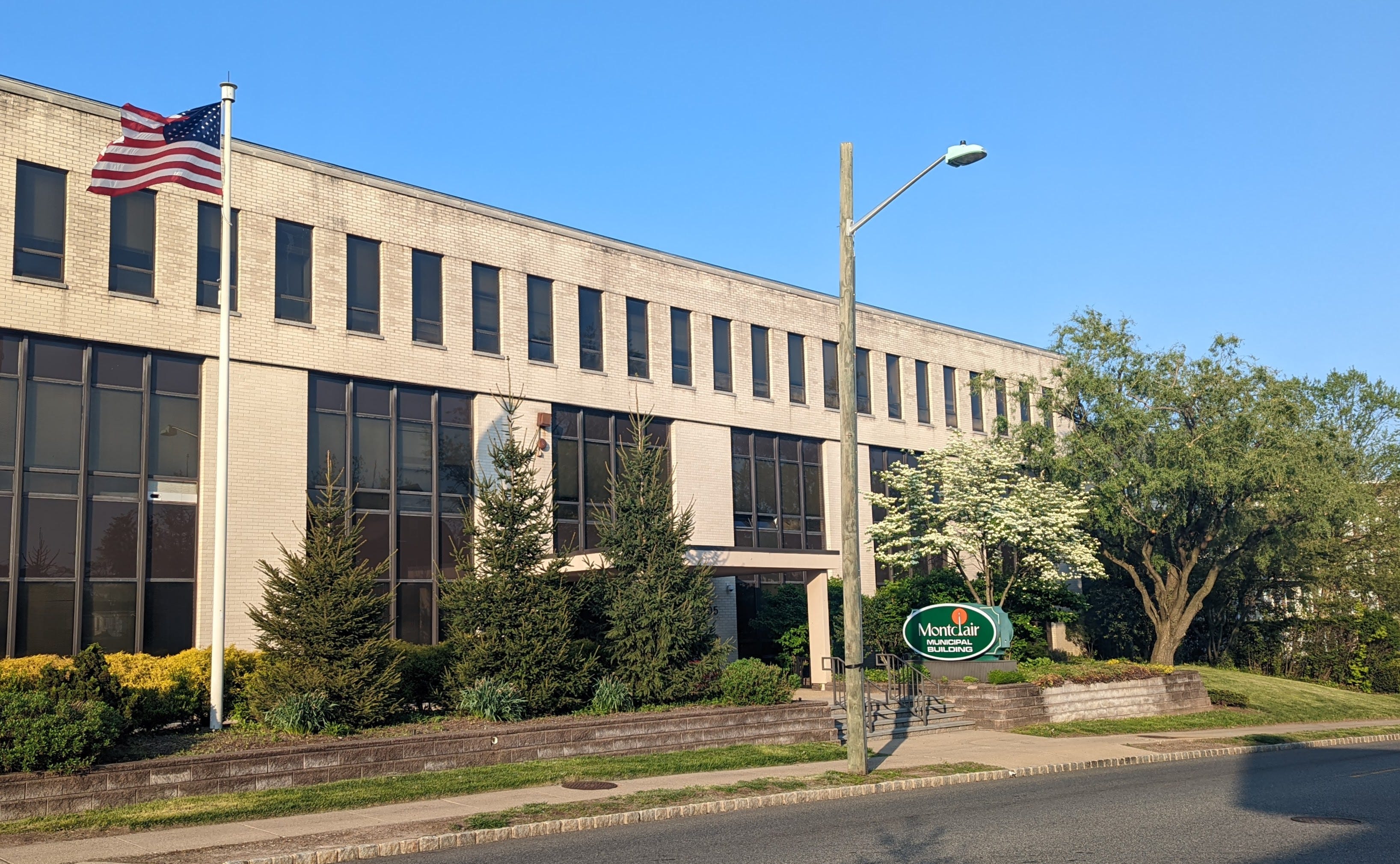 UPDATE: Stafford's hearing is on! - by Mariana Horta