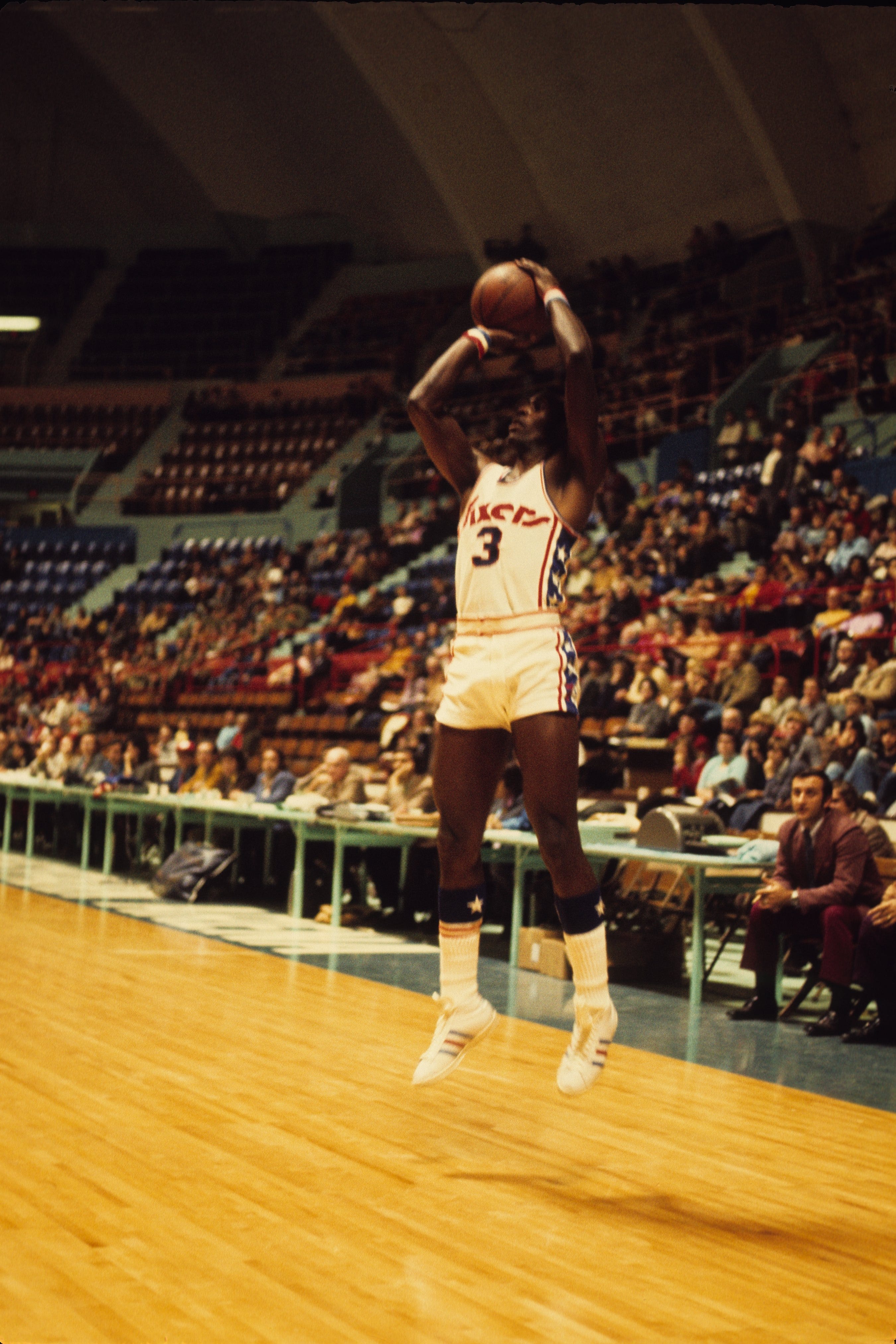 IP Picks🔎: Wingnuts, a Wrexham-Style NBA Team; a Forgotten Mutiny