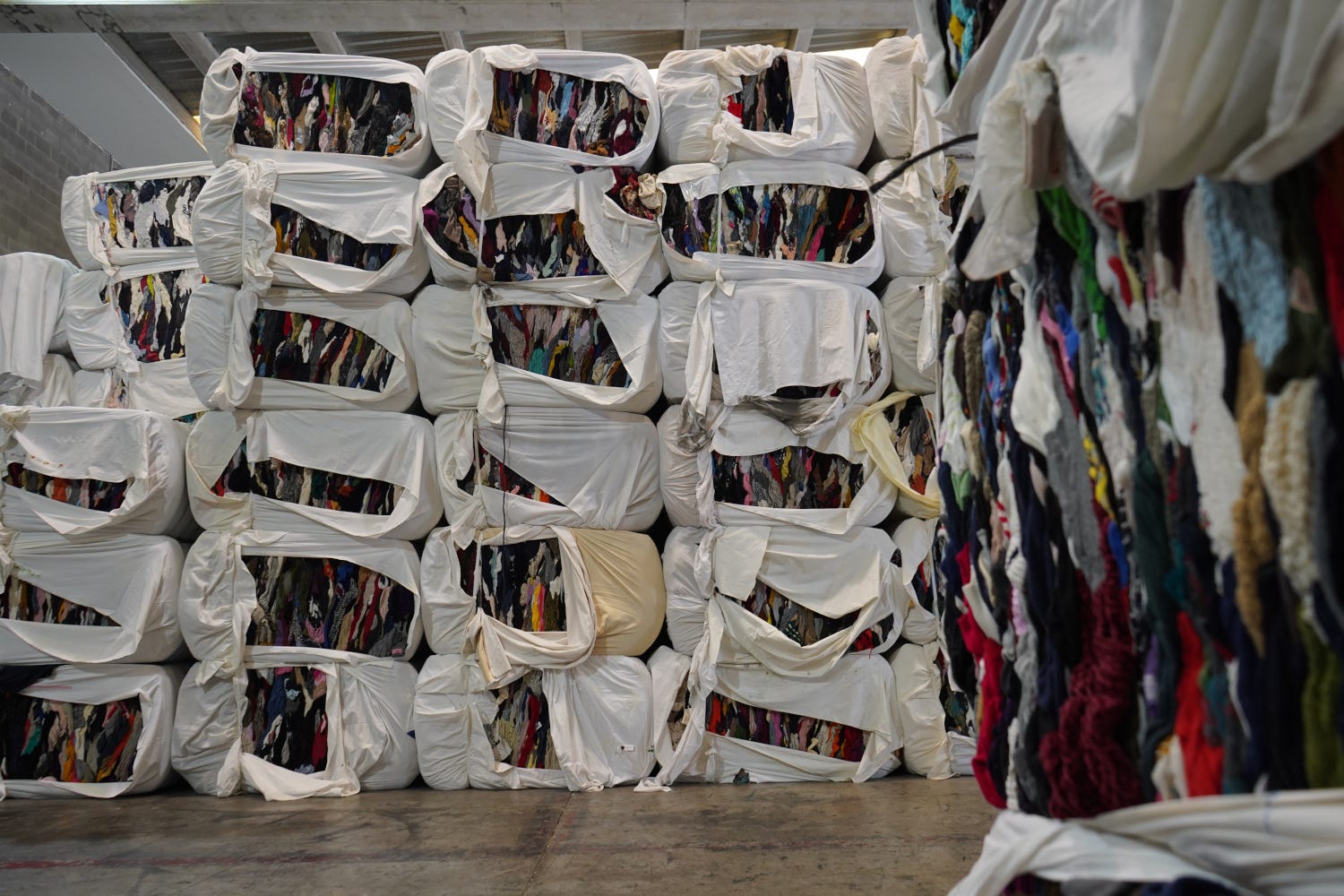 El larguísimo rastro de la ropa que ya no usamos