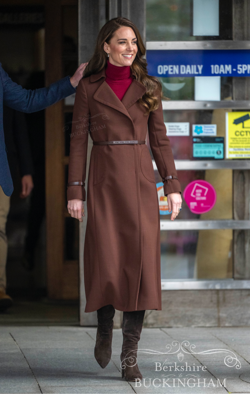 Did the Palace Feature Kate Hugging This Week to Rebut Meghan?